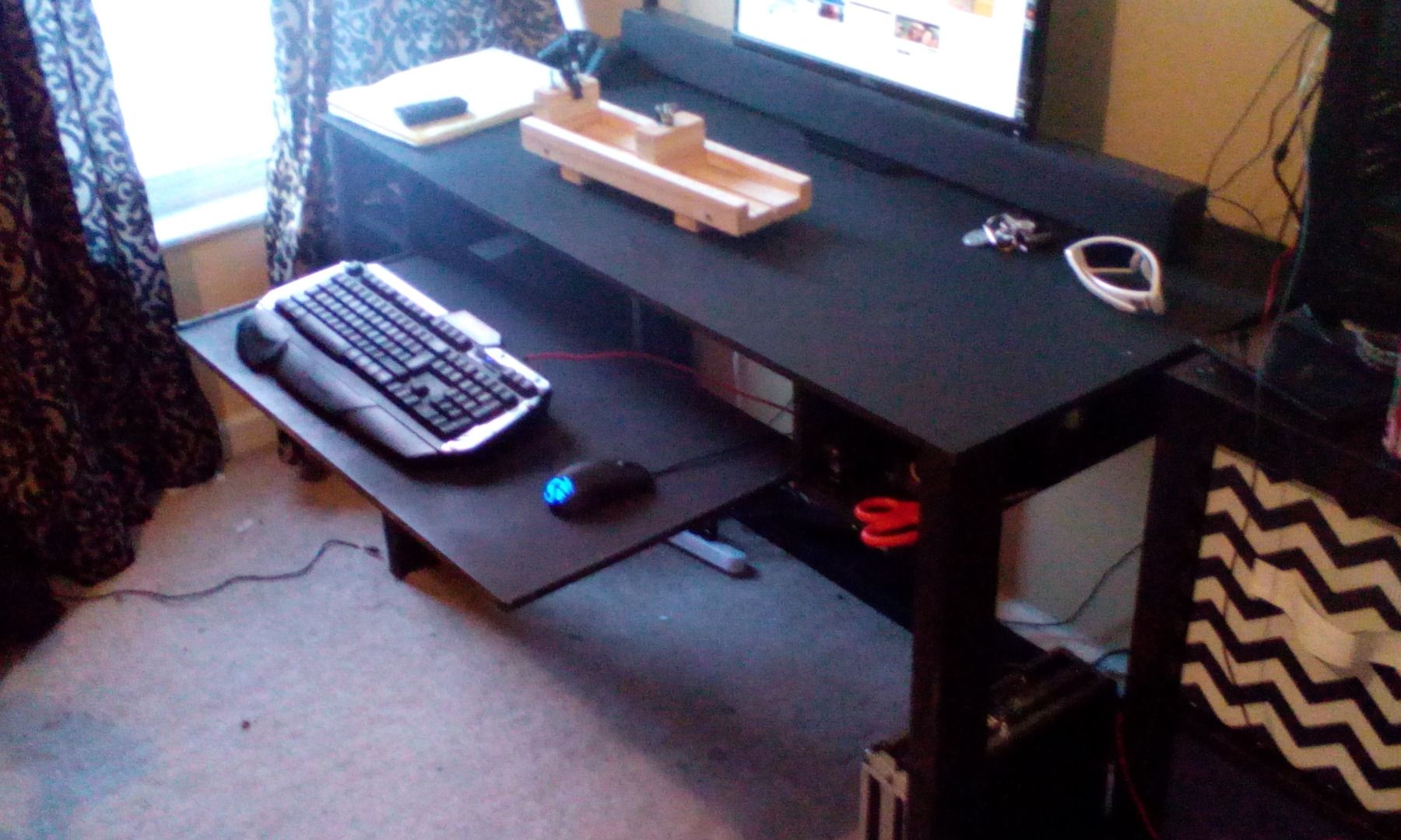 Simple 2' X 4' Computer Desk : 6 Steps (with Pictures) - Instructables