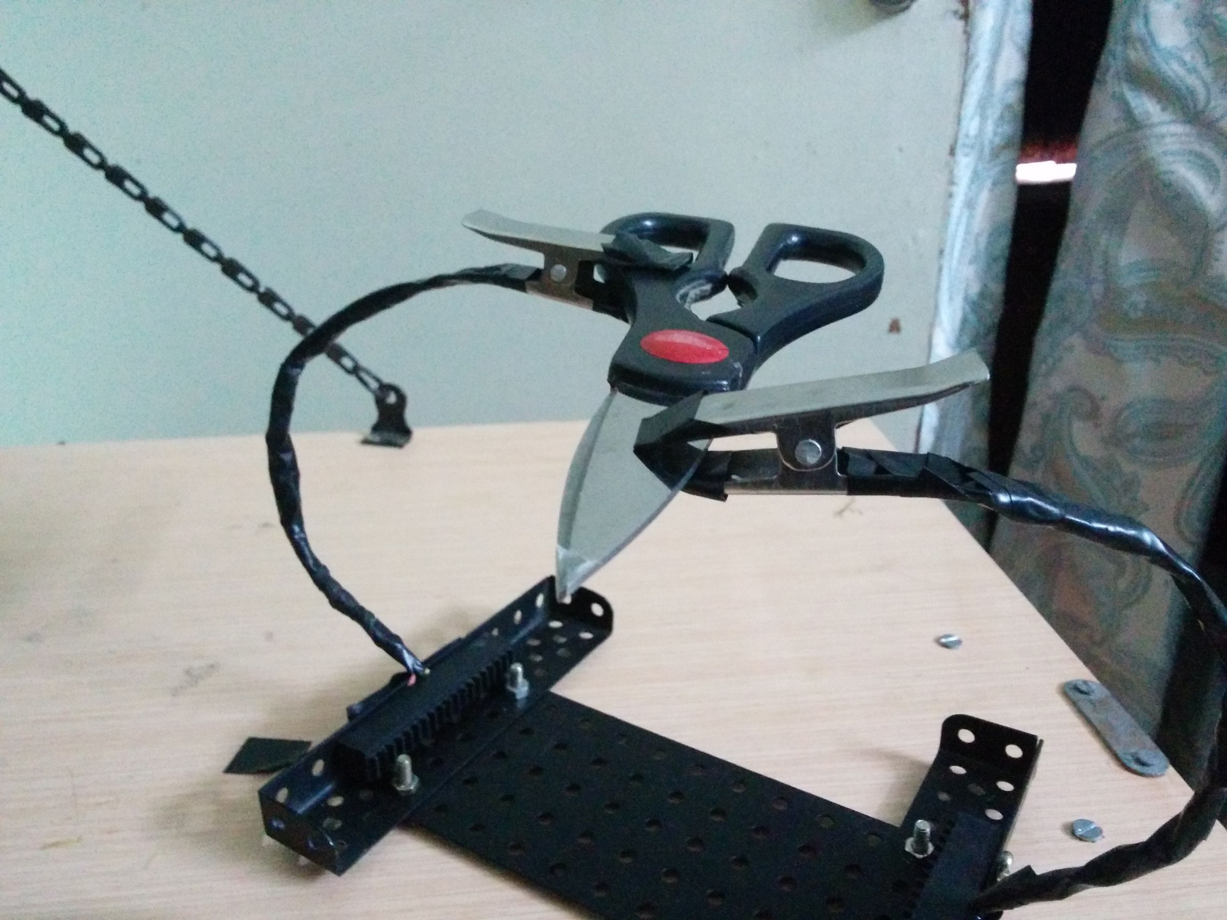 Dirt Cheap DIY Helping Hands! : 5 Steps (with Pictures) - Instructables