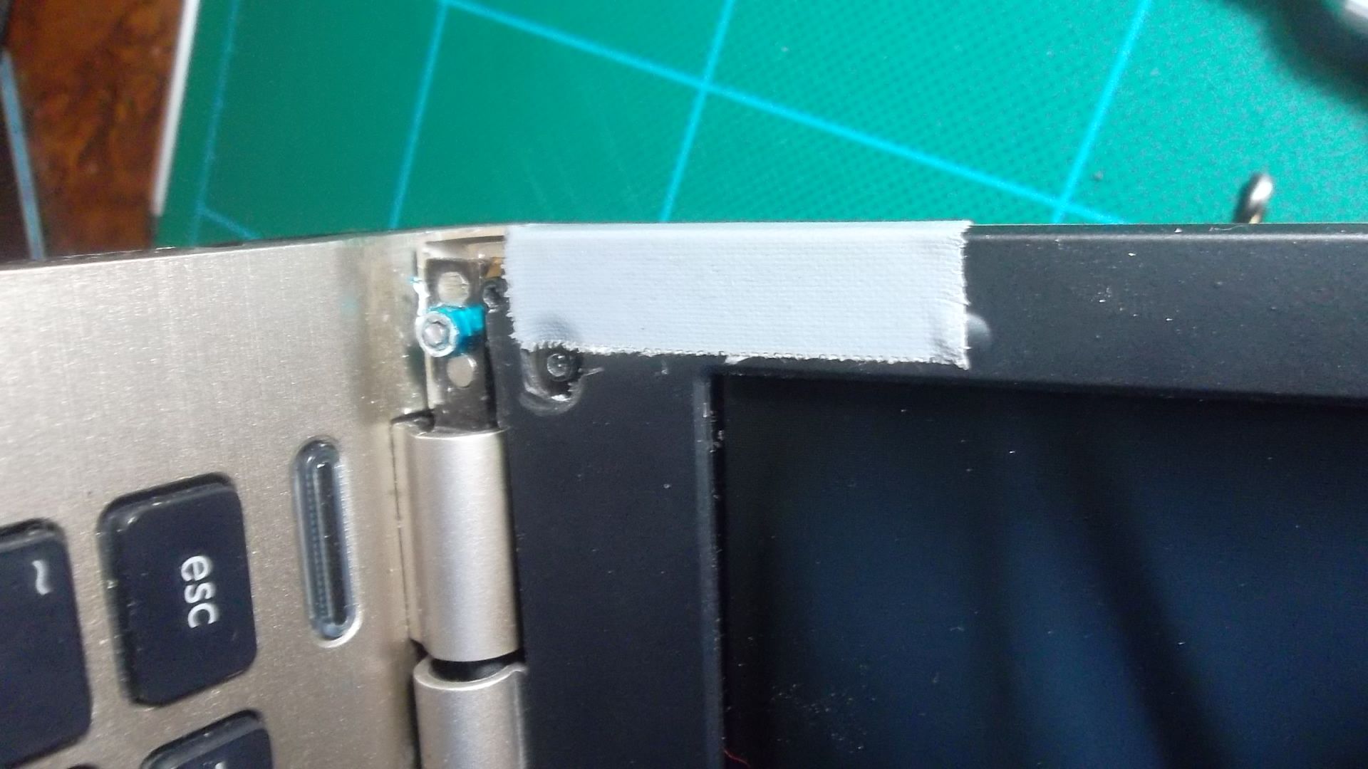 Repair Broken Hinges/case of Asus U46E-BAL5 Laptop : 8 Steps ...