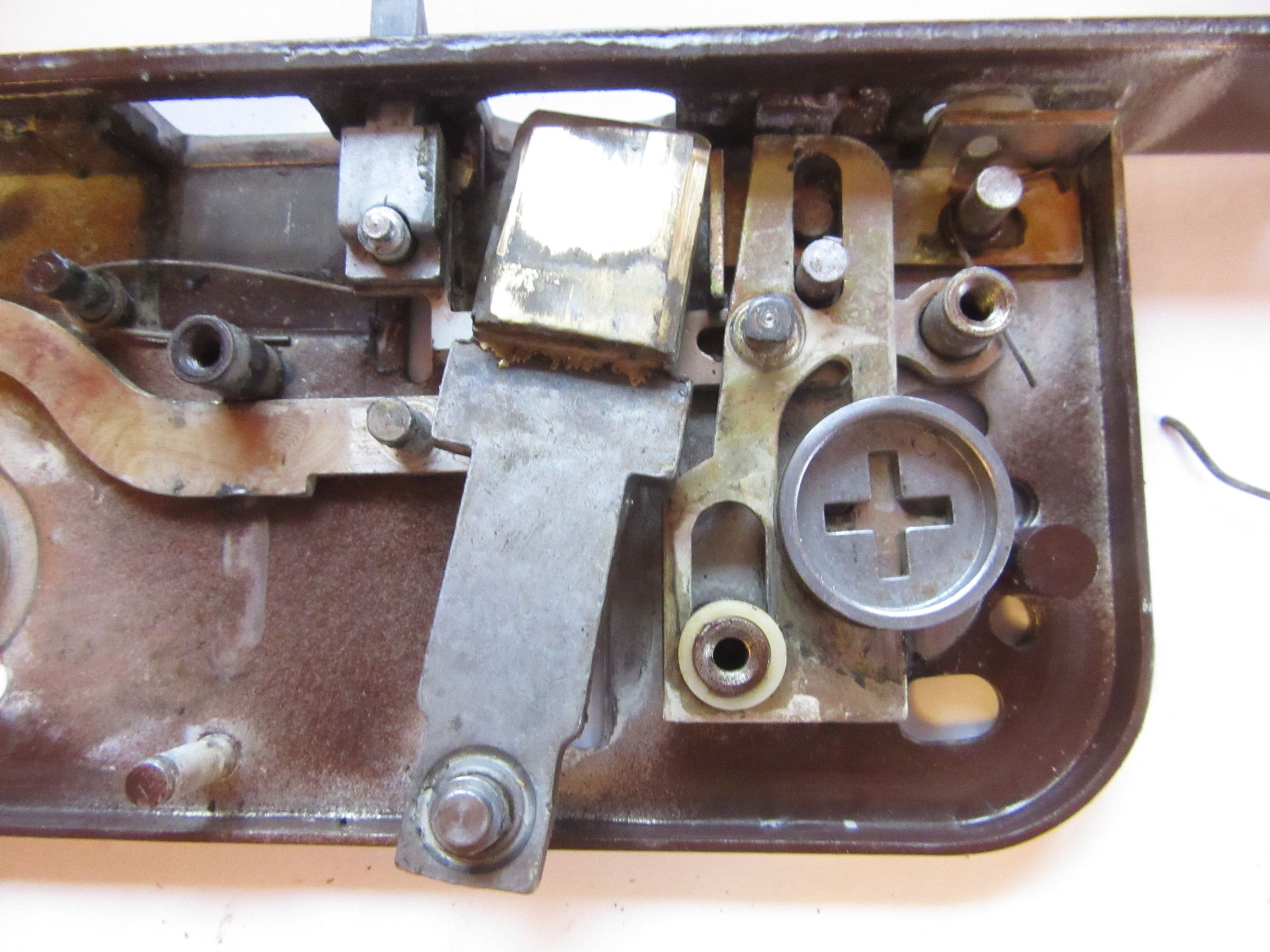 How to Disassemble a Boda 4235 Lock Case (Abloy 4235) : 5 Steps ...