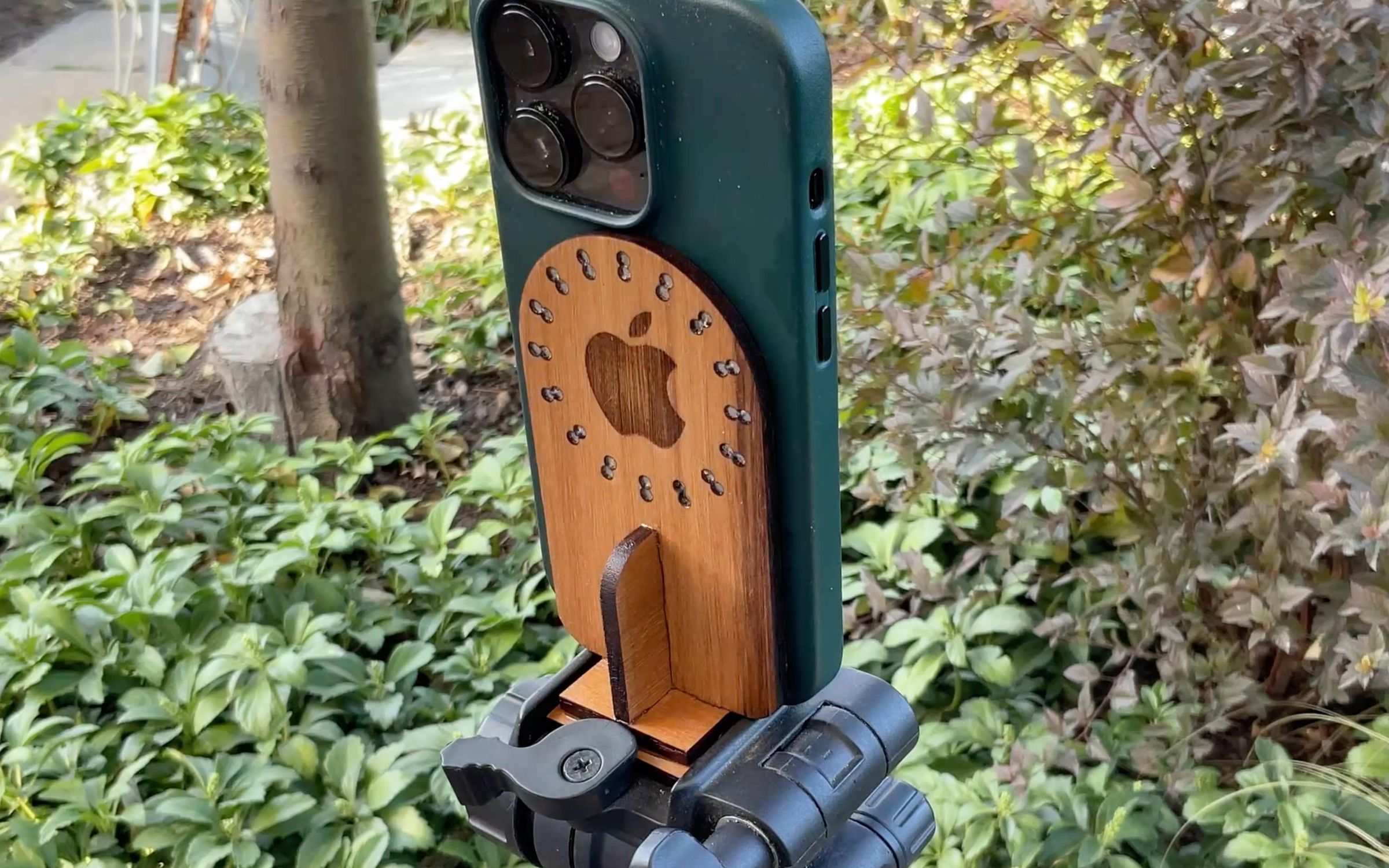 Wooden Mag-Safe Tripod Mount for IPhone : 10 Steps (with Pictures ...