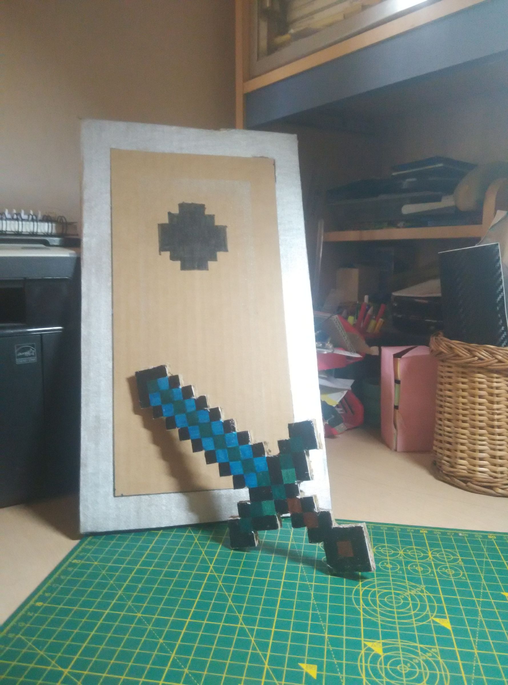 [DIY] Minecraft Shield and Sword : 11 Steps - Instructables