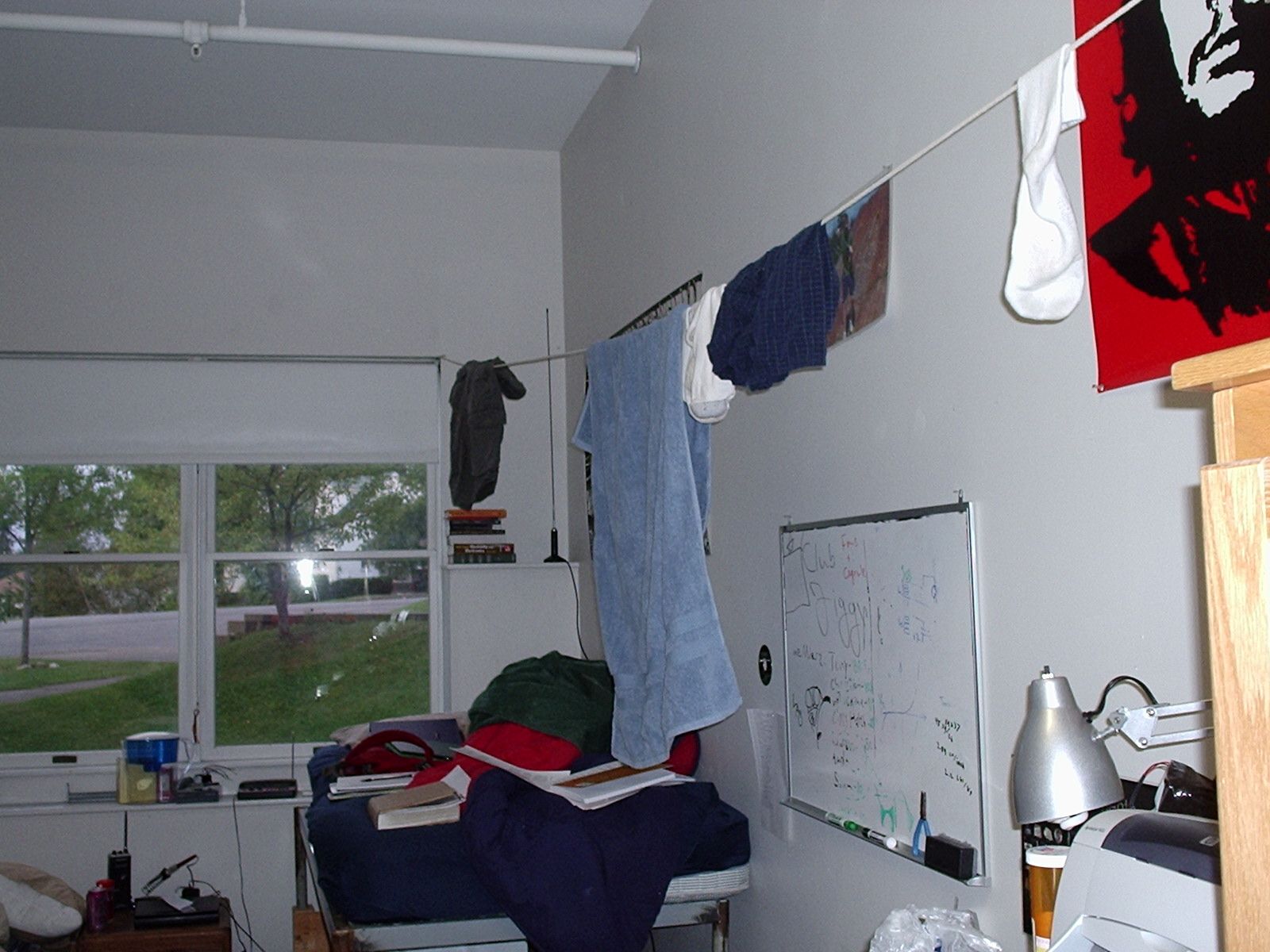 Dorm Clothes Line : 4 Steps - Instructables