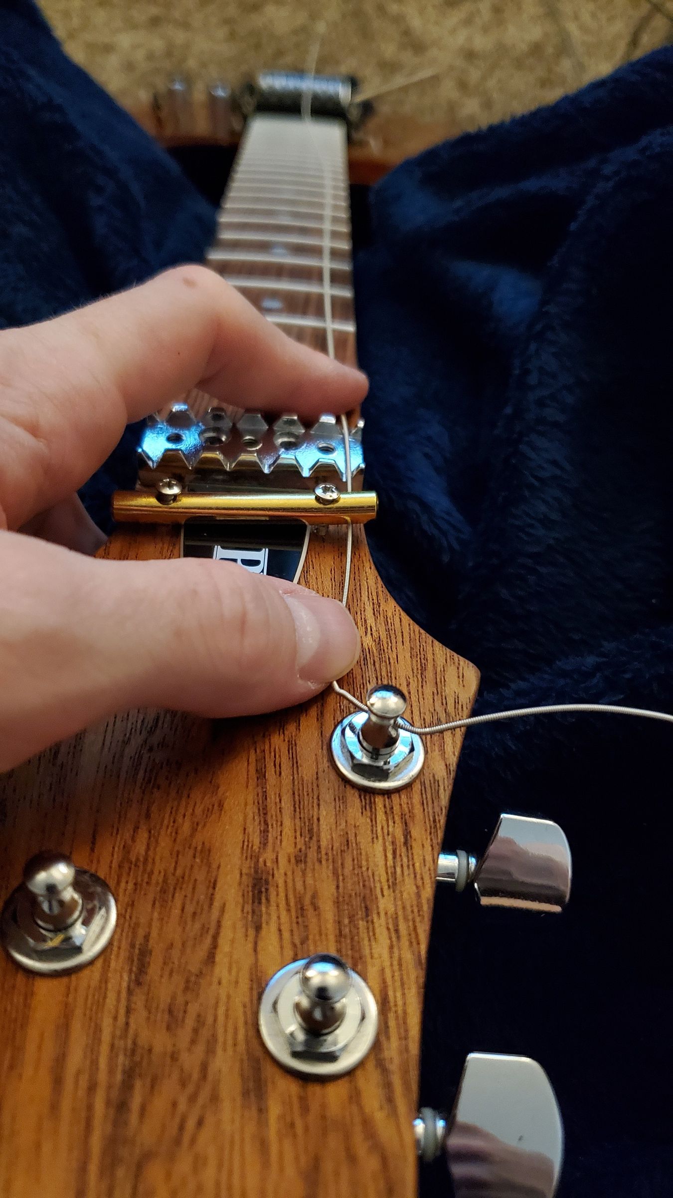 Restring Your Floyd Rose Guitar : 12 Steps (with Pictures) - Instructables