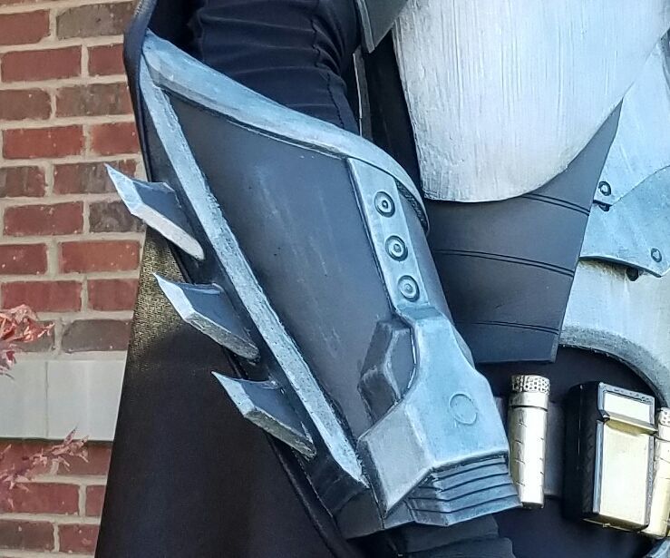 Batman Gauntlets : 7 Steps (with Pictures) - Instructables