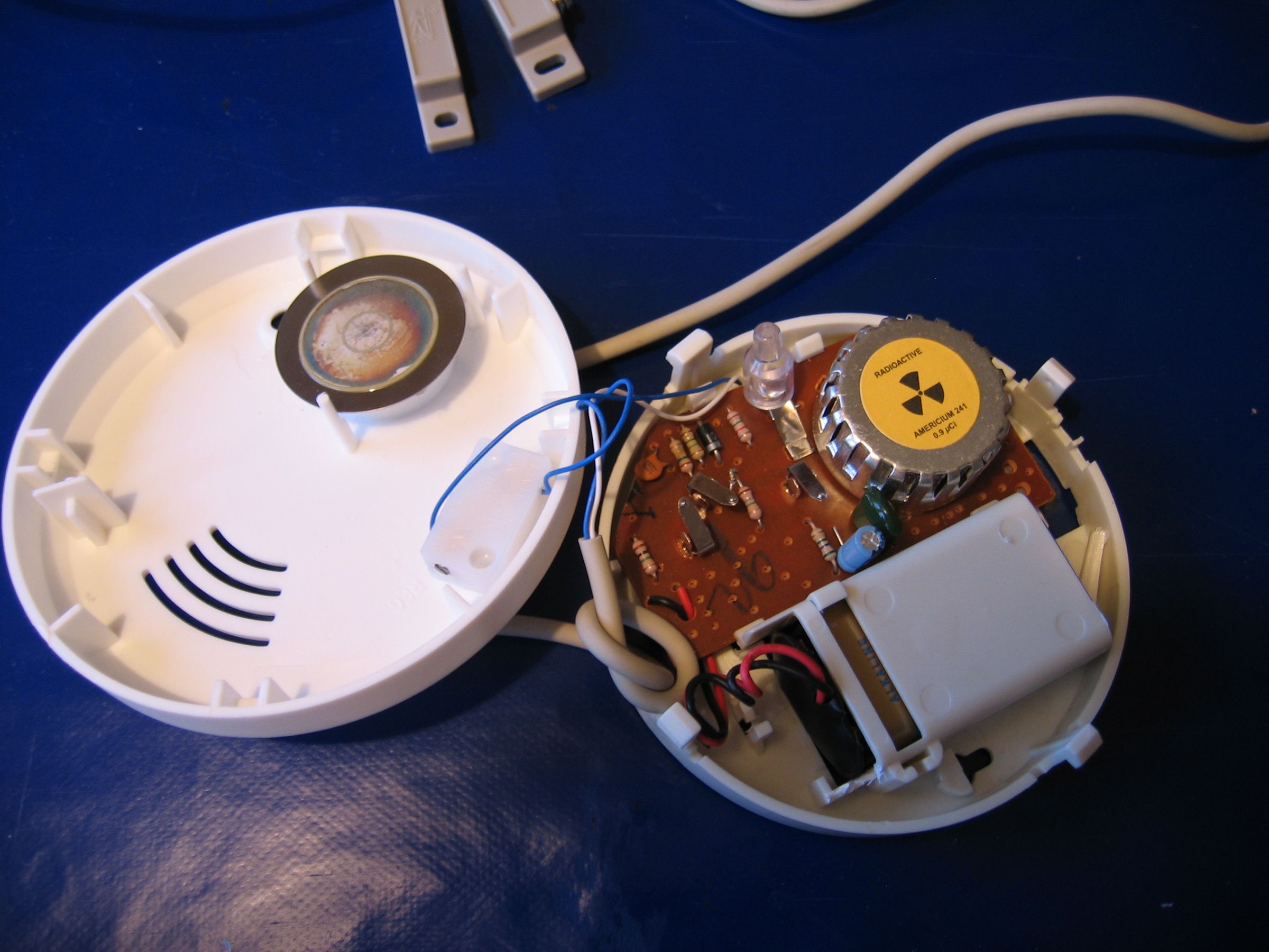 Super Simple Door Alarm : 5 Steps - Instructables