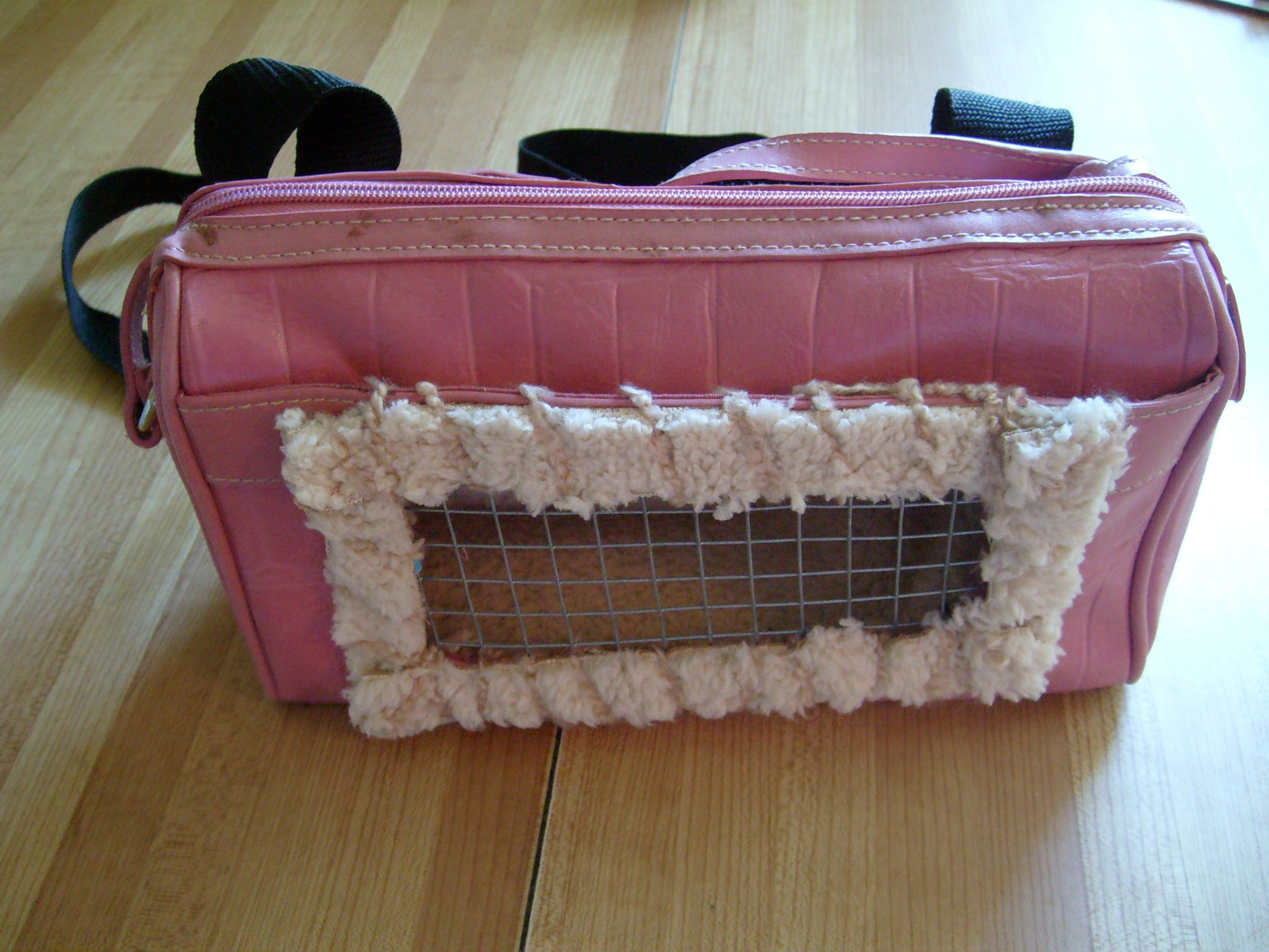 DIY Recycled Small Pet Carrier Backpack : 8 Steps (with Pictures ...