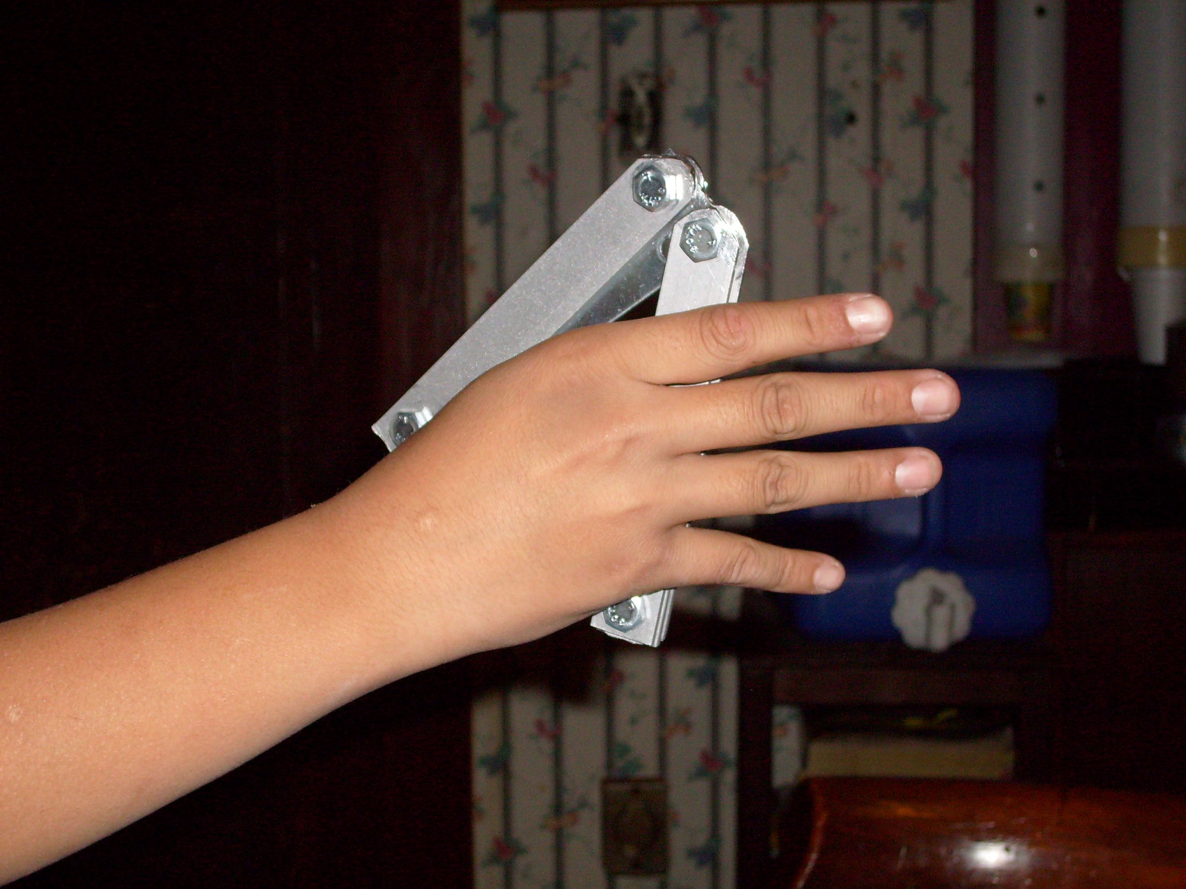 Balisong:Basic Open : 7 Steps - Instructables