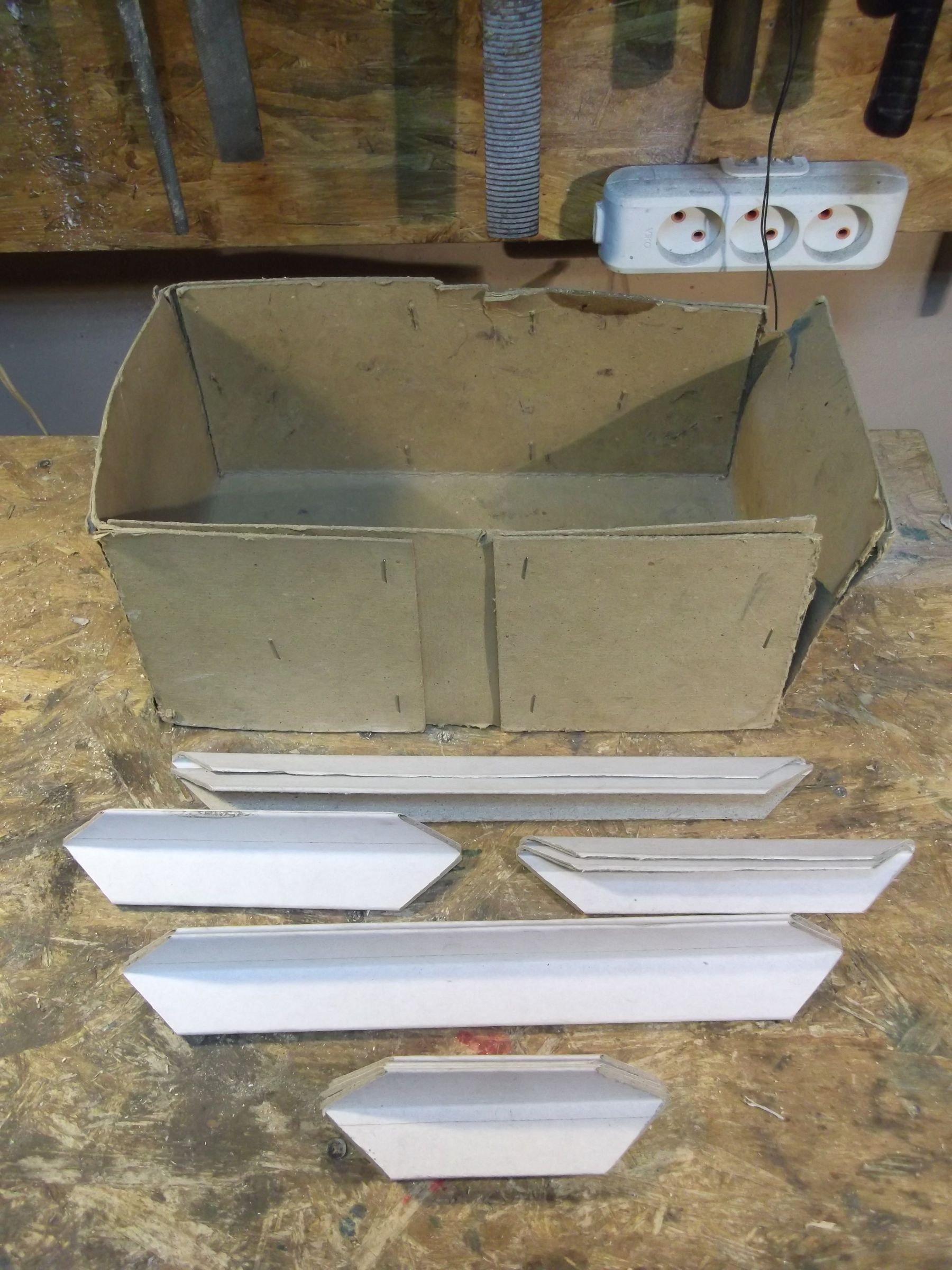 Fixing/Making/Reinforcing Boxes With Packaging Waste : 14 Steps (with ...