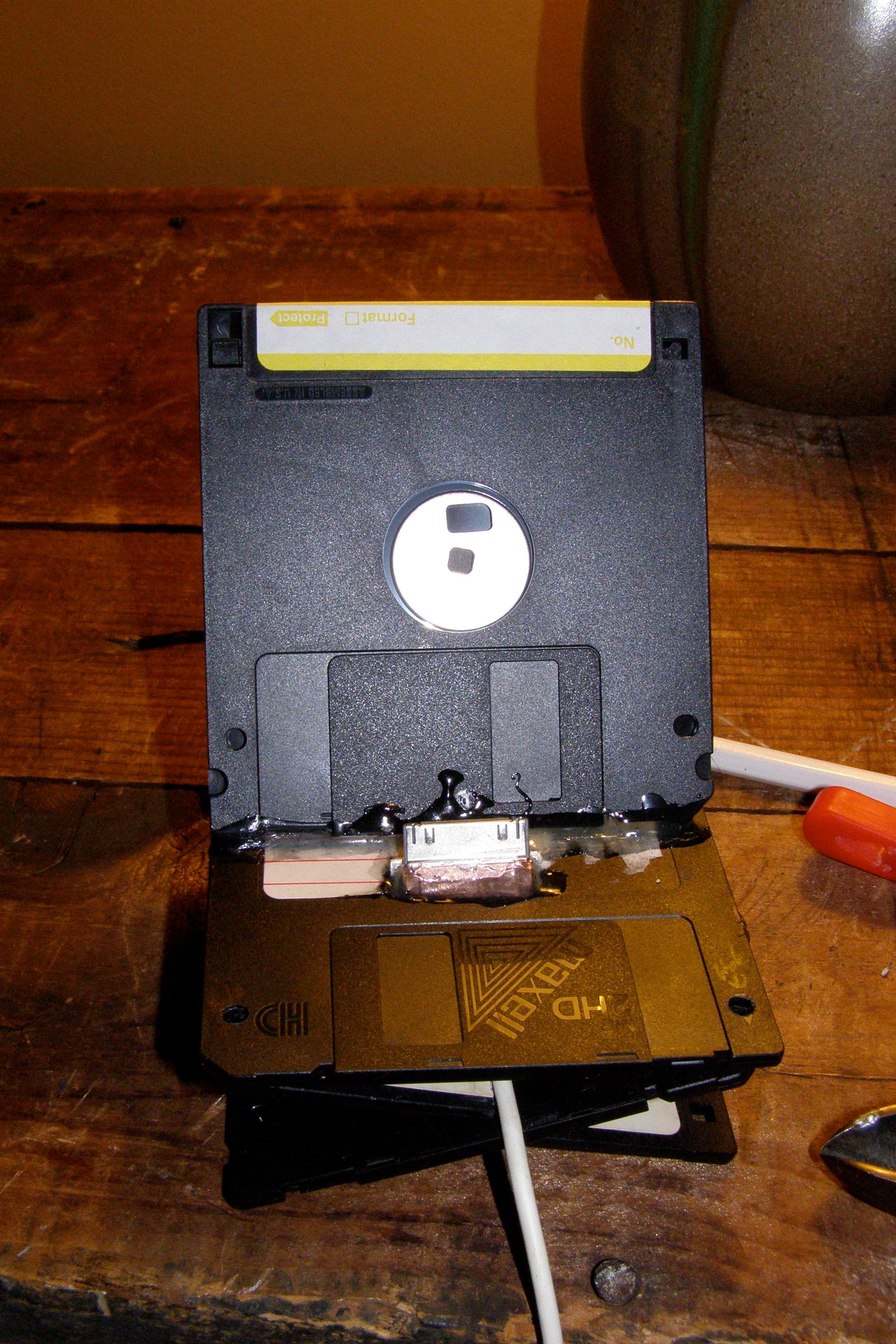 Floppy Disk Dock : 6 Steps - Instructables