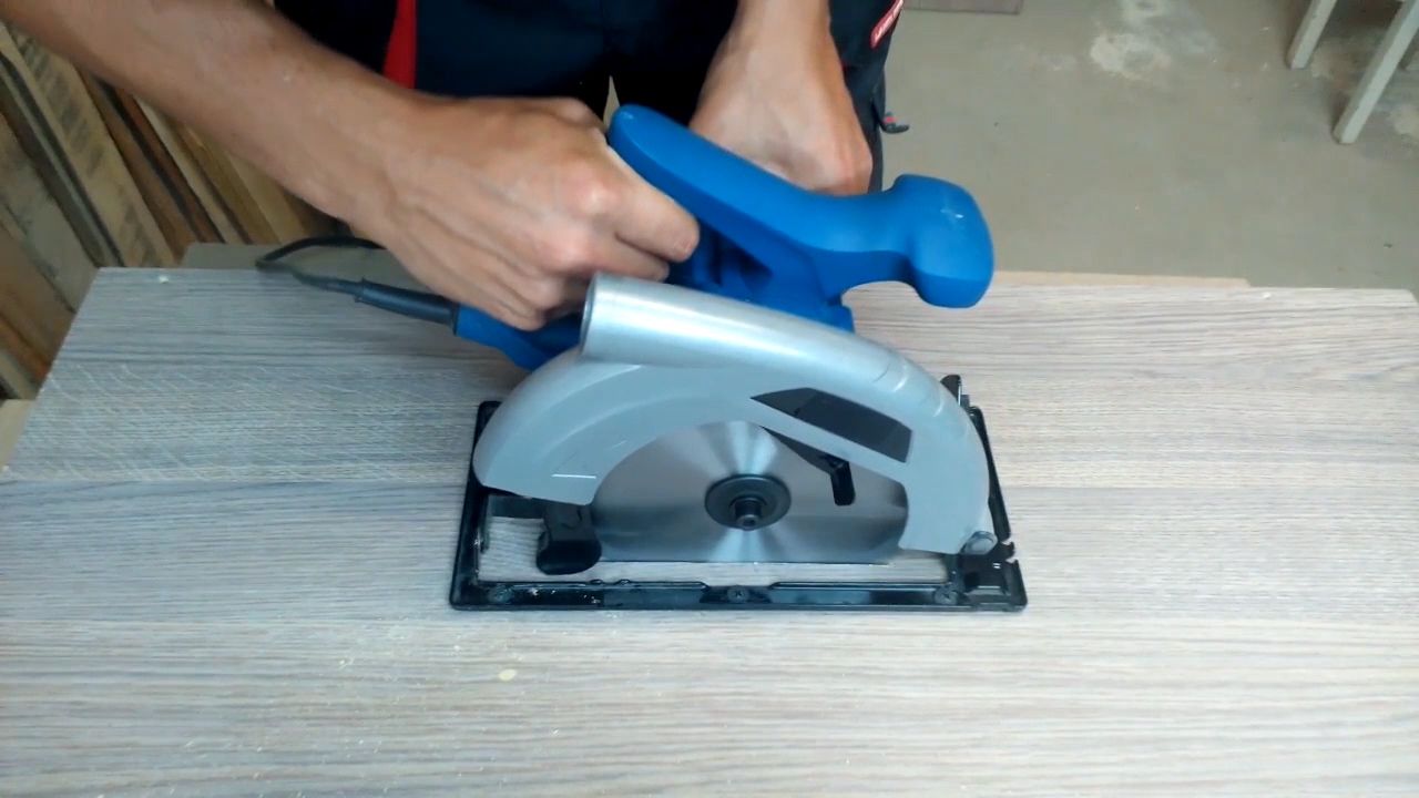 How to Make a Homemade Table Saw With Circular Saw : 6 Steps (with ...
