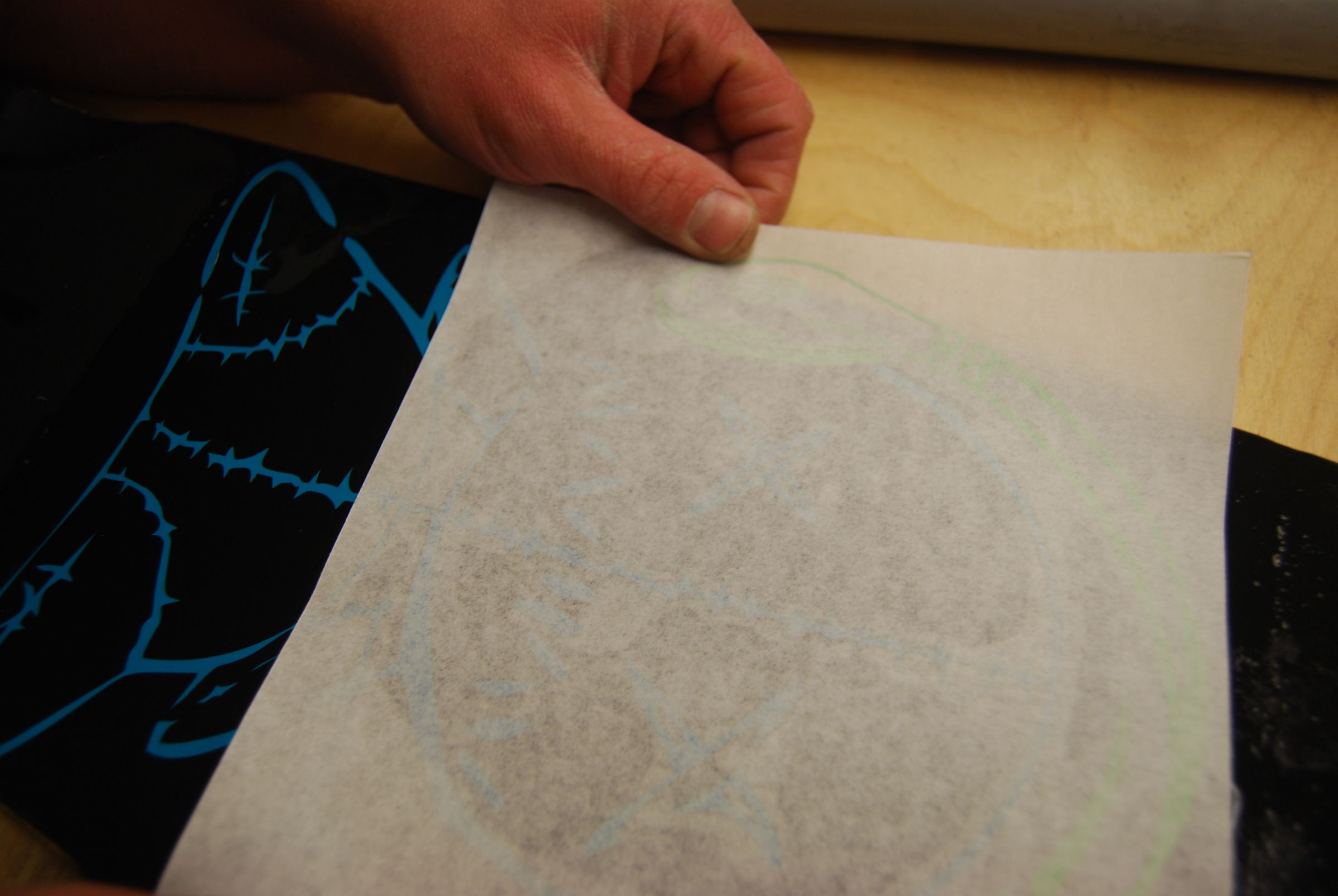 Applying Vinyl to Curved Surfaces : 4 Steps (with Pictures) - Instructables
