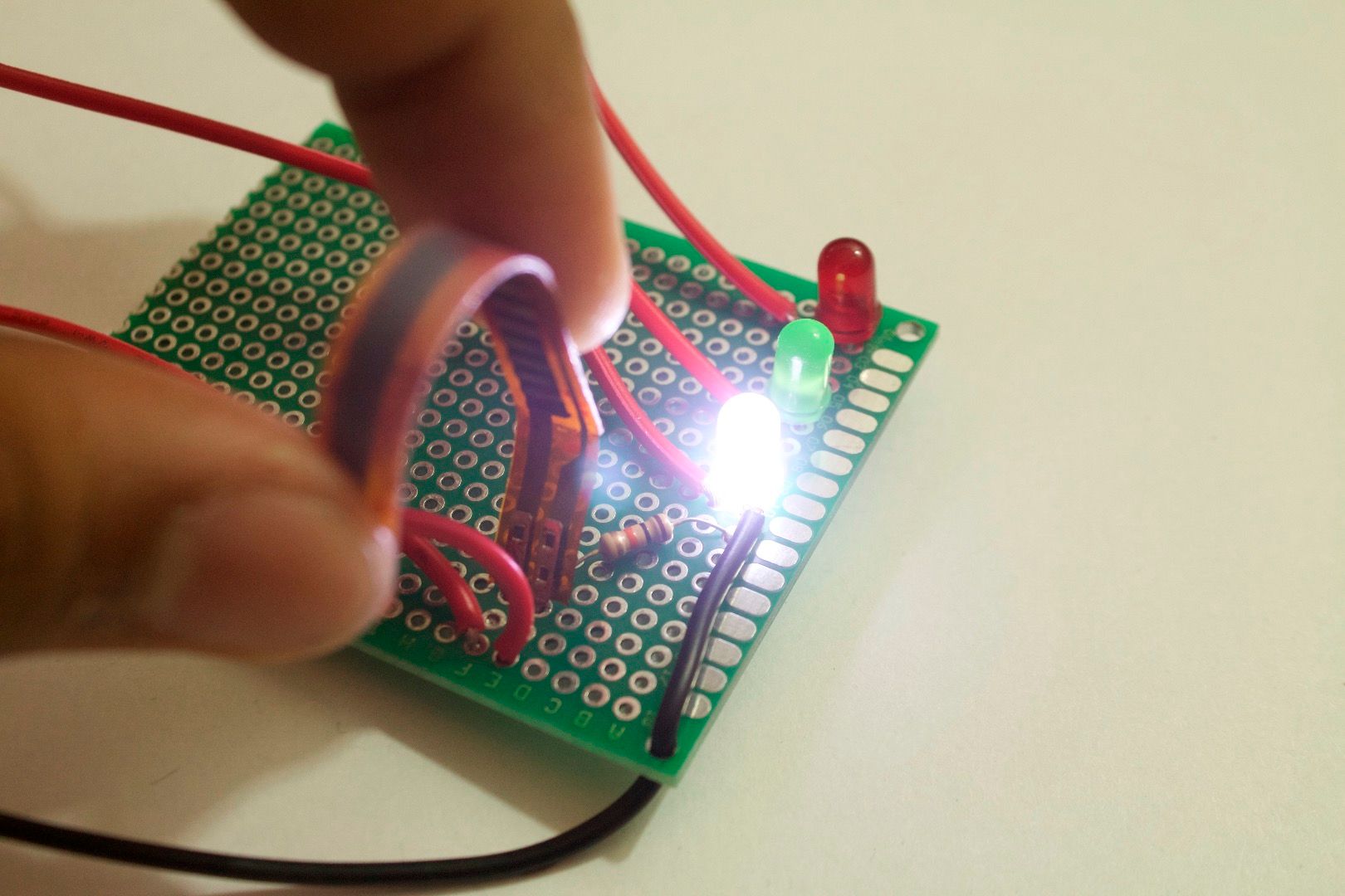 LinkIt One Flex Sensor : 6 Steps - Instructables