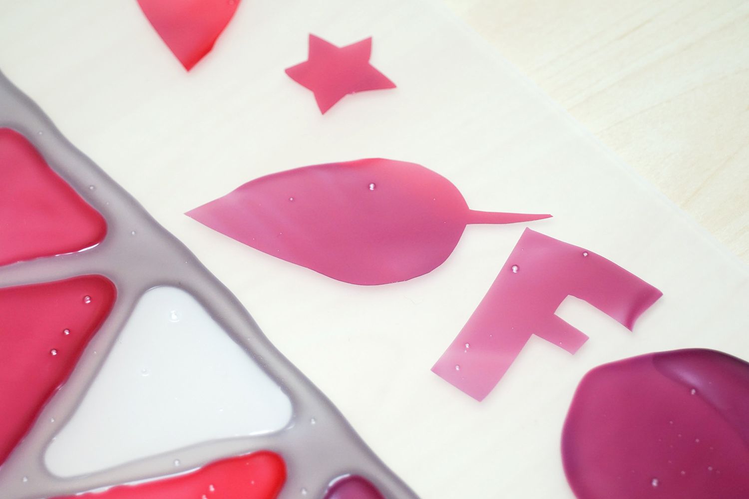 DIY Window Clings | How to Make Your Own Glass Decorations With PVA ...