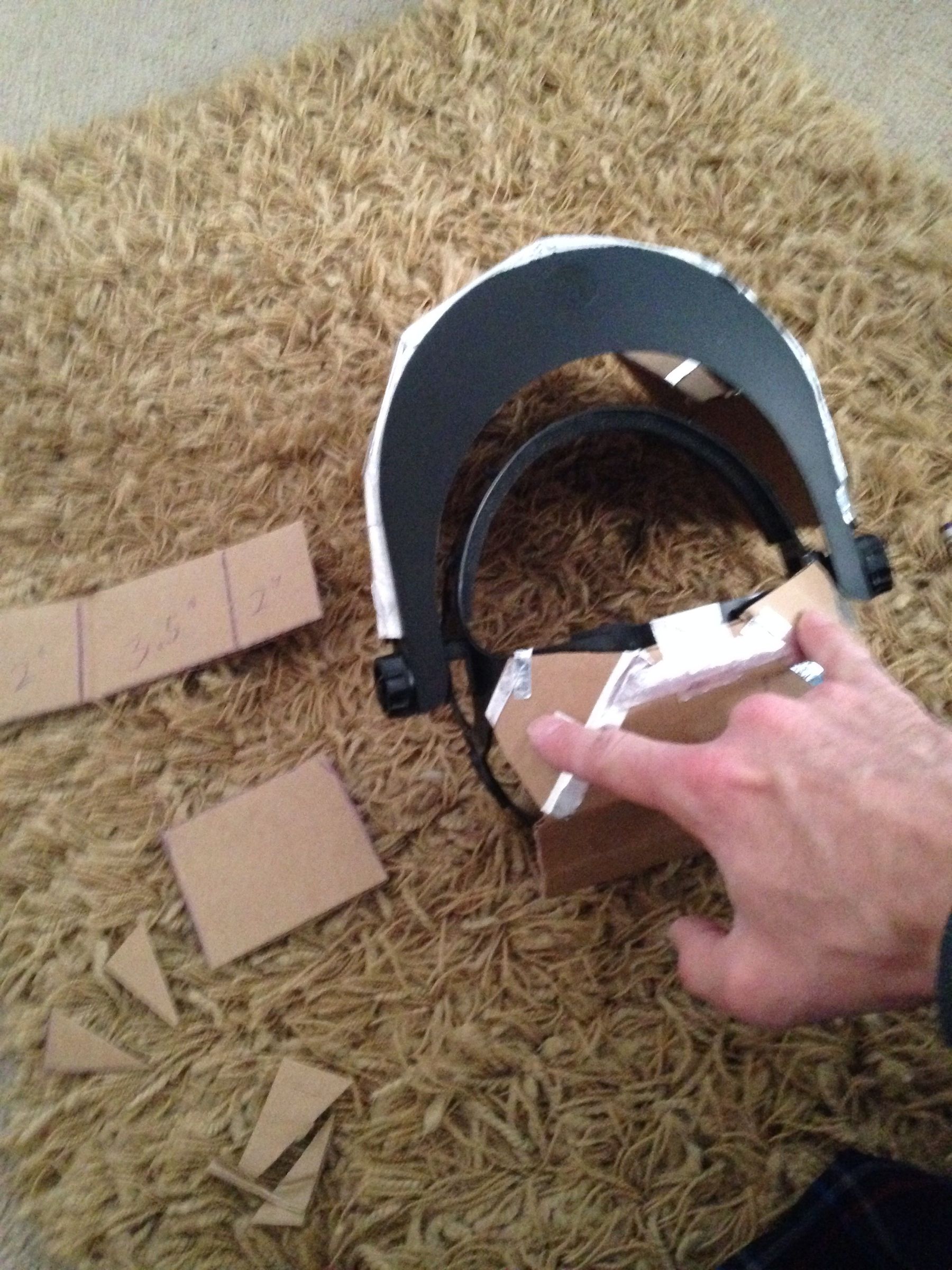 10 Easy Steps to a Cardboard Helmet : 10 Steps - Instructables