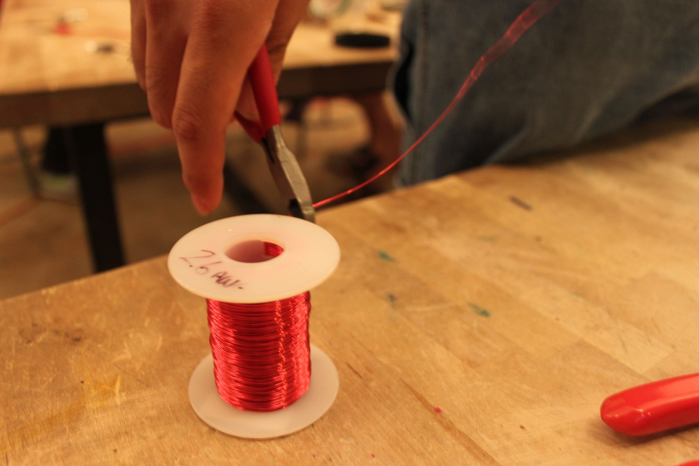 How to Make a Simple Motor : 8 Steps (with Pictures) - Instructables