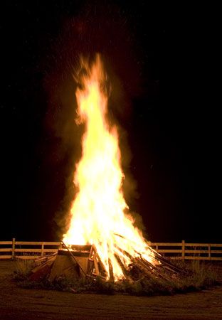 How to Build a Bonfire : 6 Steps - Instructables