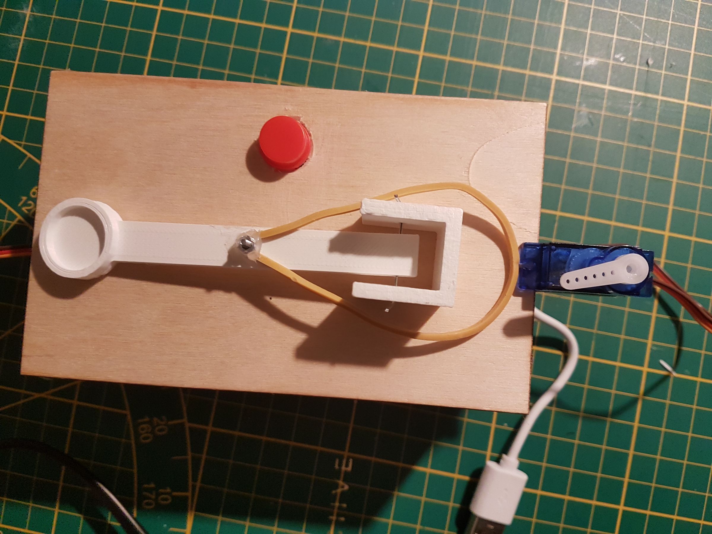 Automatic Rubber Band Catapult : 8 Steps (with Pictures) - Instructables