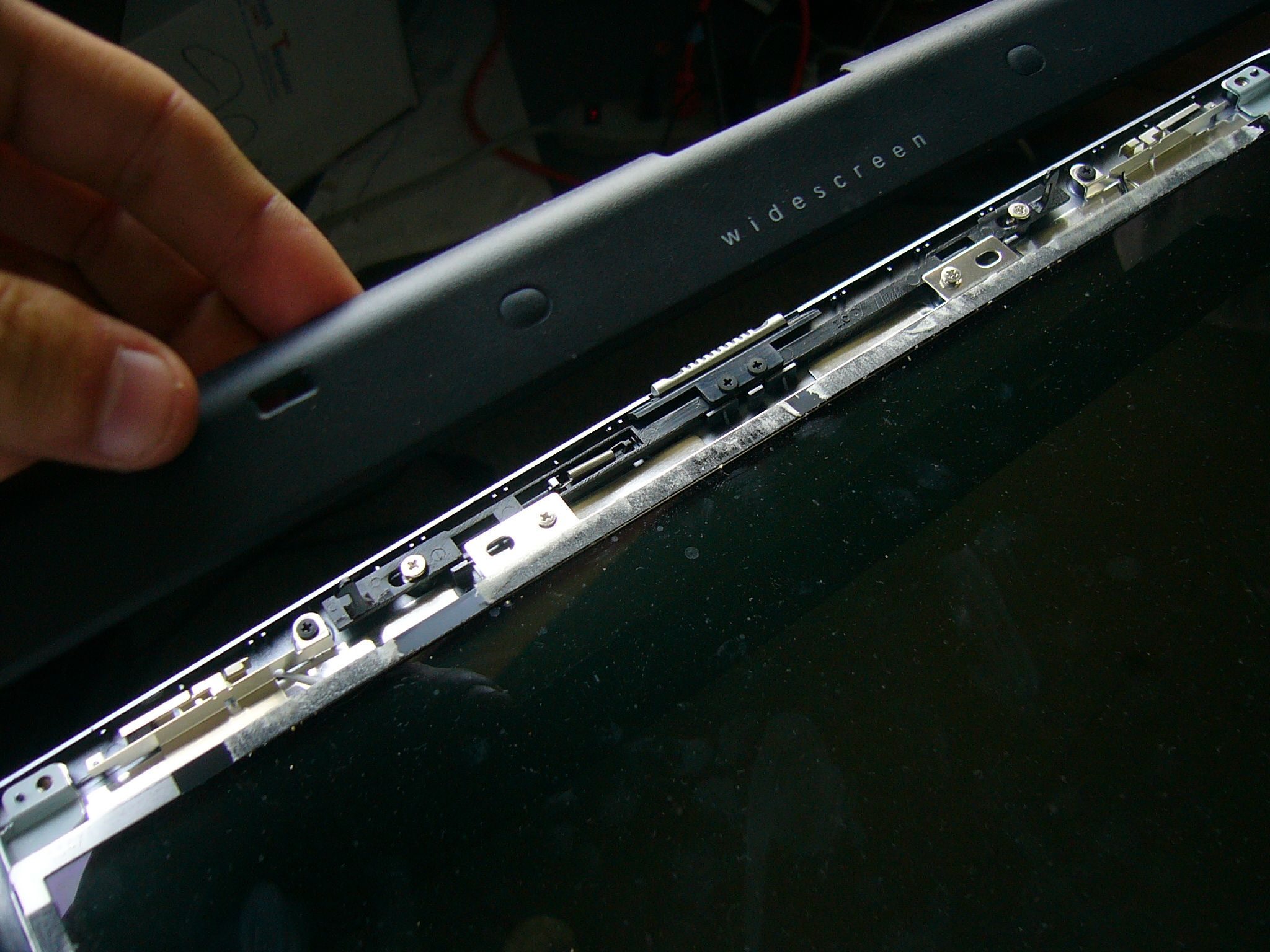 How to Take Apart a Laptop : 8 Steps - Instructables