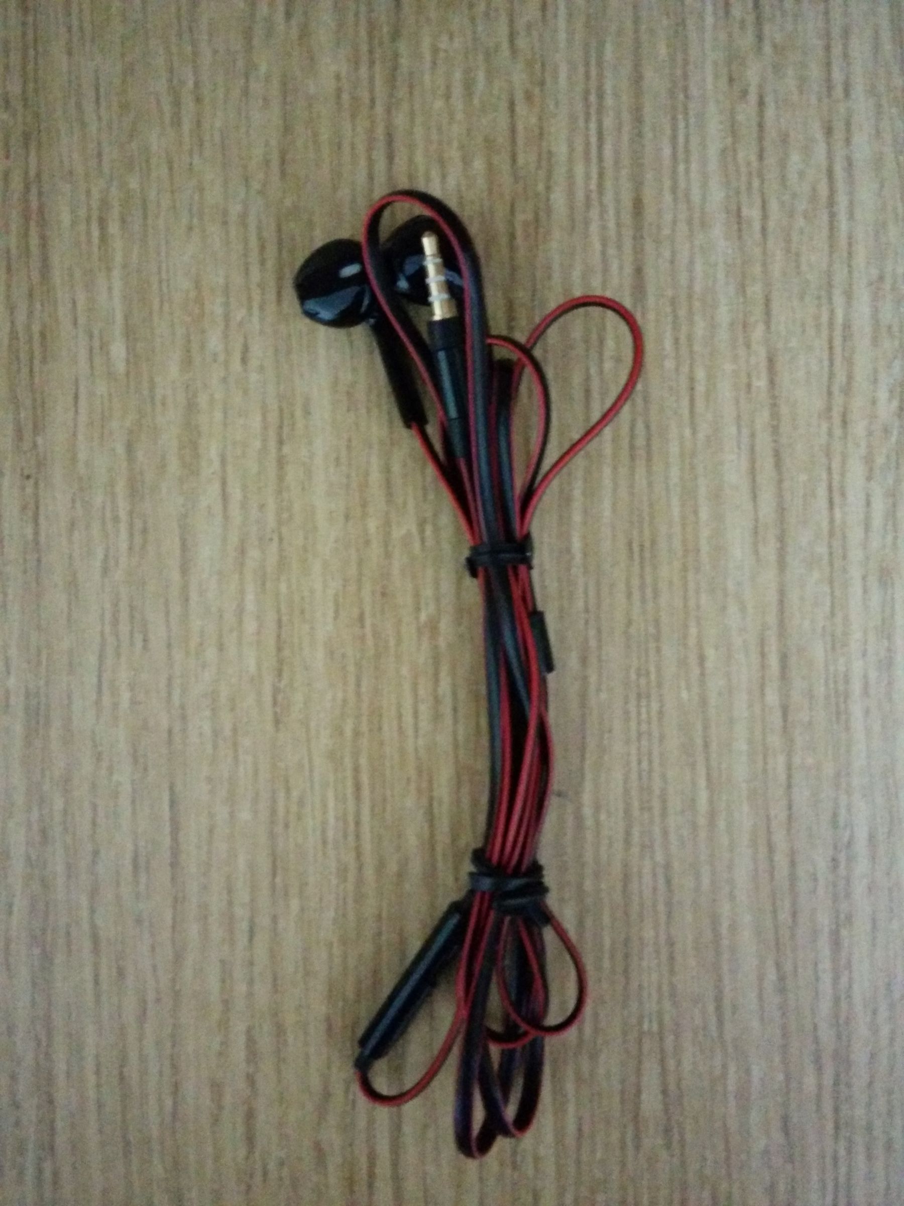 Wear Ear Buds the RIGHT Way!!! : 4 Steps - Instructables