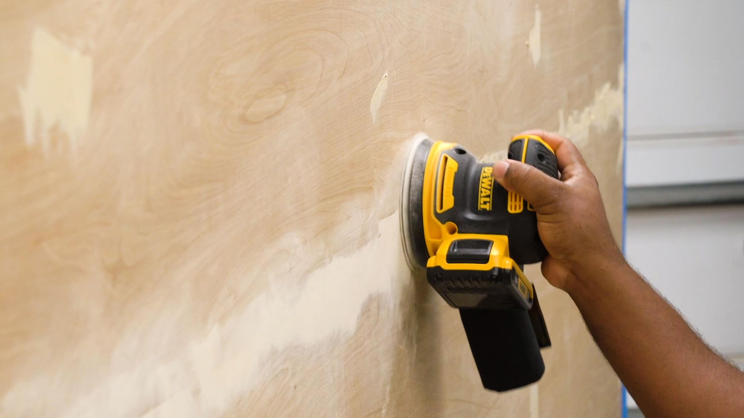 How to Build a Portable Pallet Wall : 10 Steps (with Pictures ...