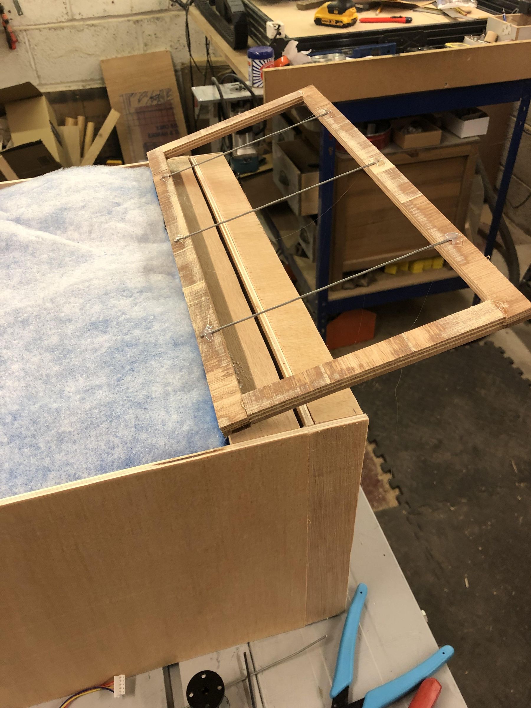 Rattle Spray Can Micro Spray Booth With Turntable : 5 Steps (with ...