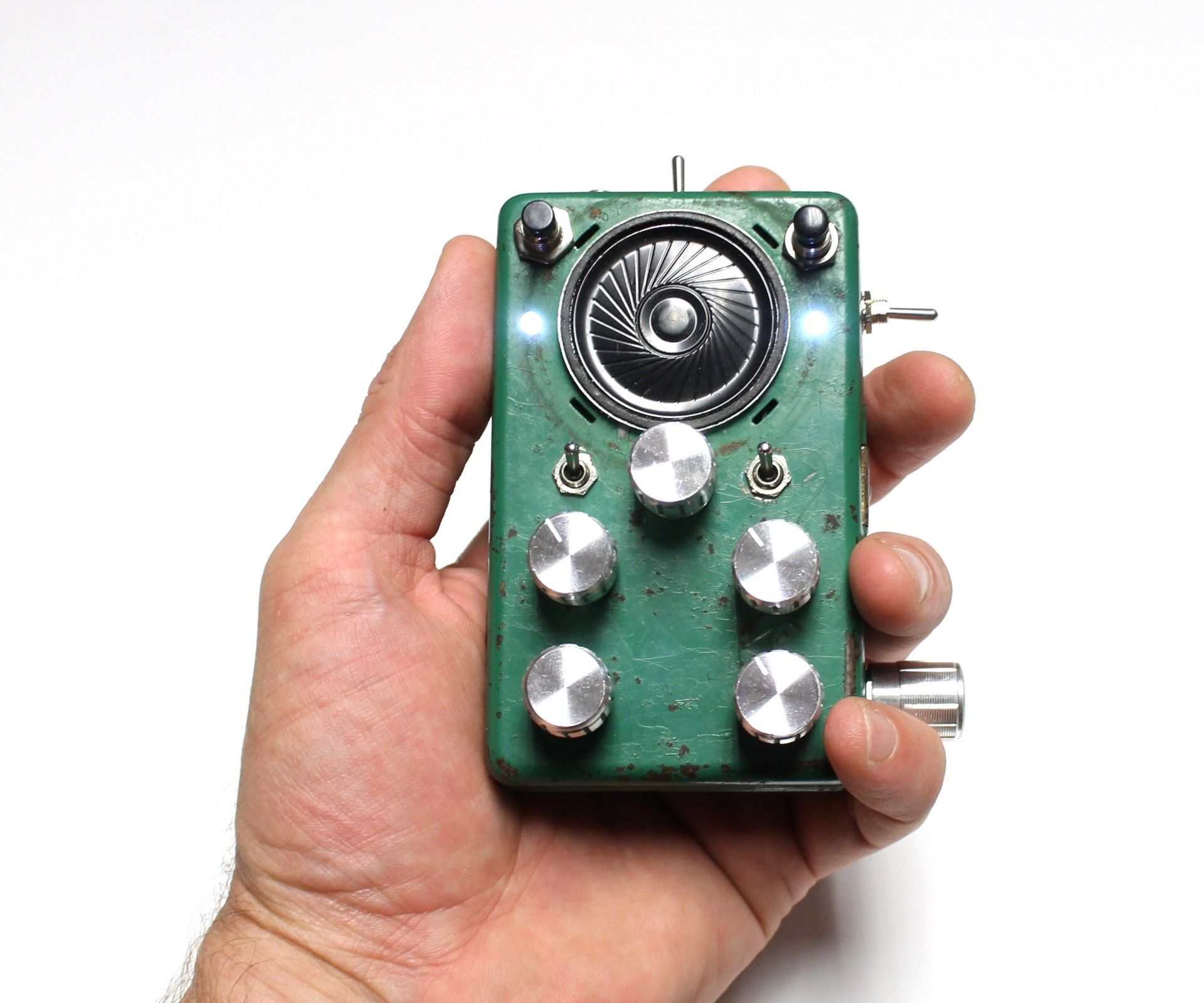 Fizzle Loop Synth V3 (555 Timer) : 11 Steps (with Pictures) - Instructables