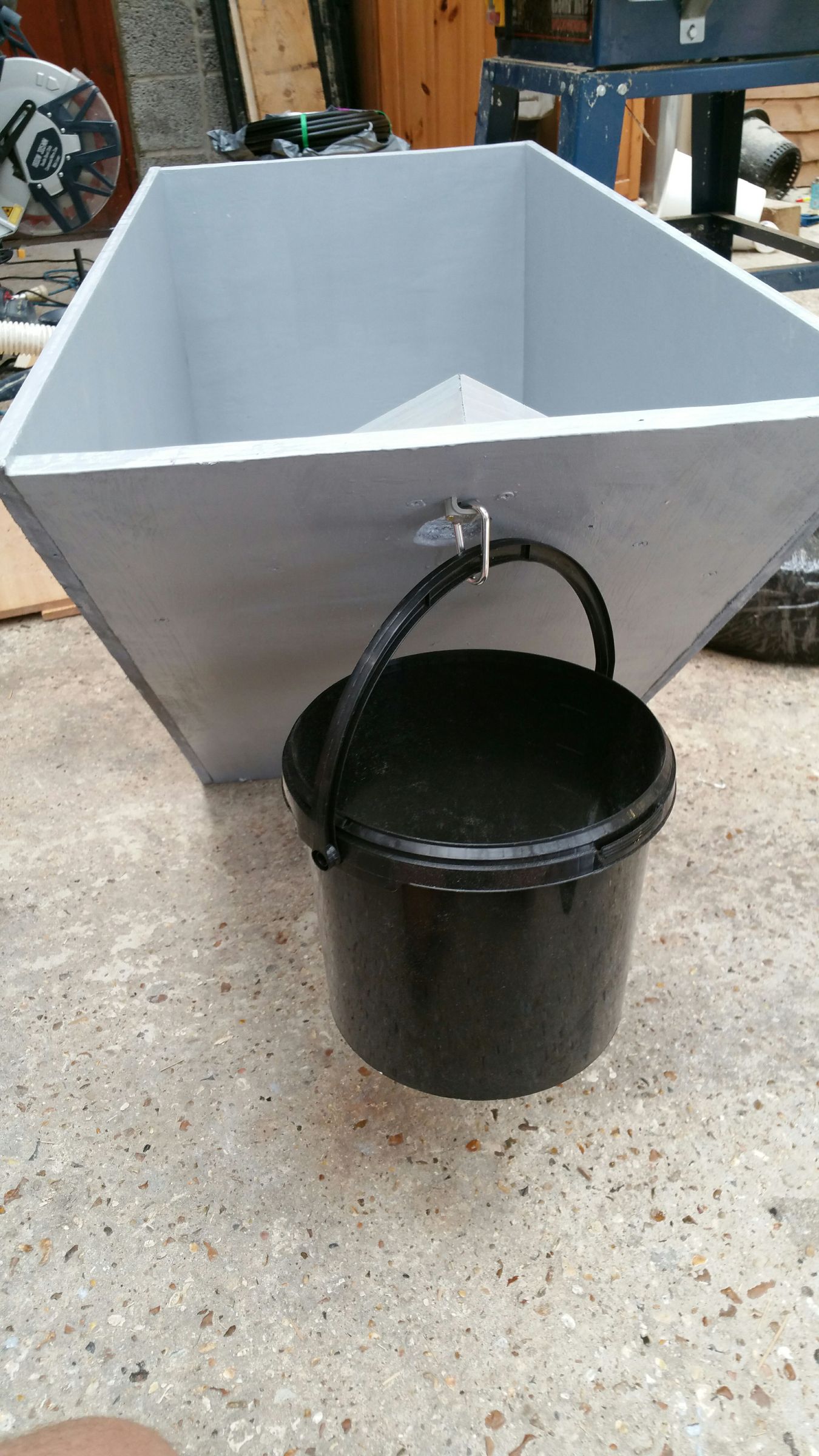 Fly Bin 2.0 Made to Turn Your Household Food Waste Into High Quality ...