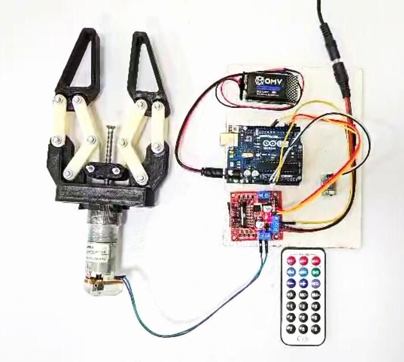 2-Link Gripper Controlled by a DC Motor and IR Sensor : 9 Steps ...