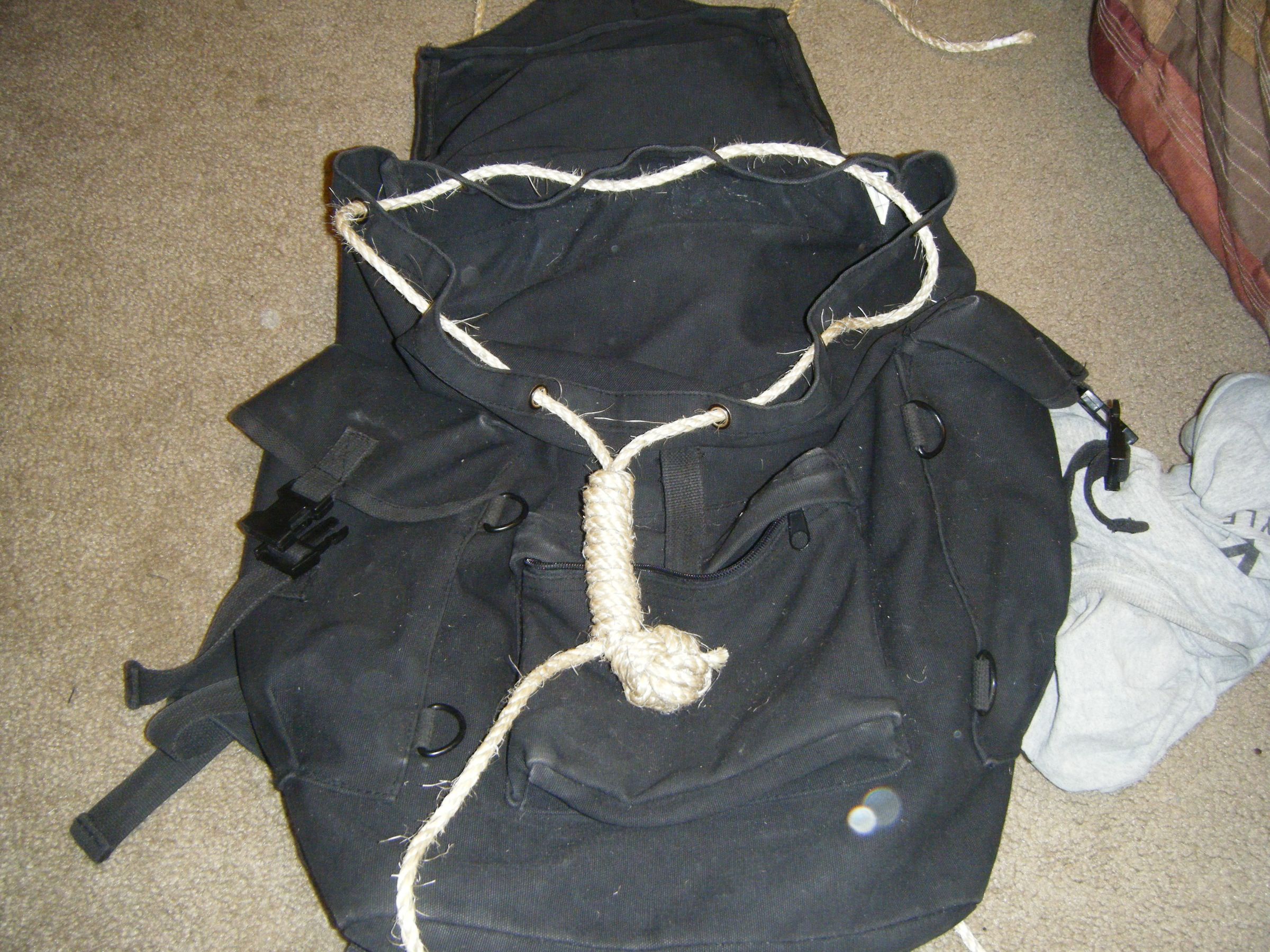 Hangman's Noose Pack Closure : 5 Steps - Instructables