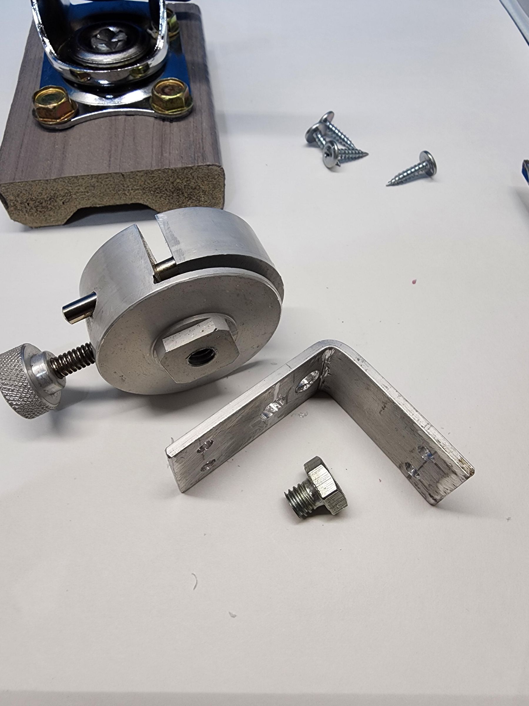 Engraving Vise, Mini Swivel - Using a Locking Caster : 11 Steps ...