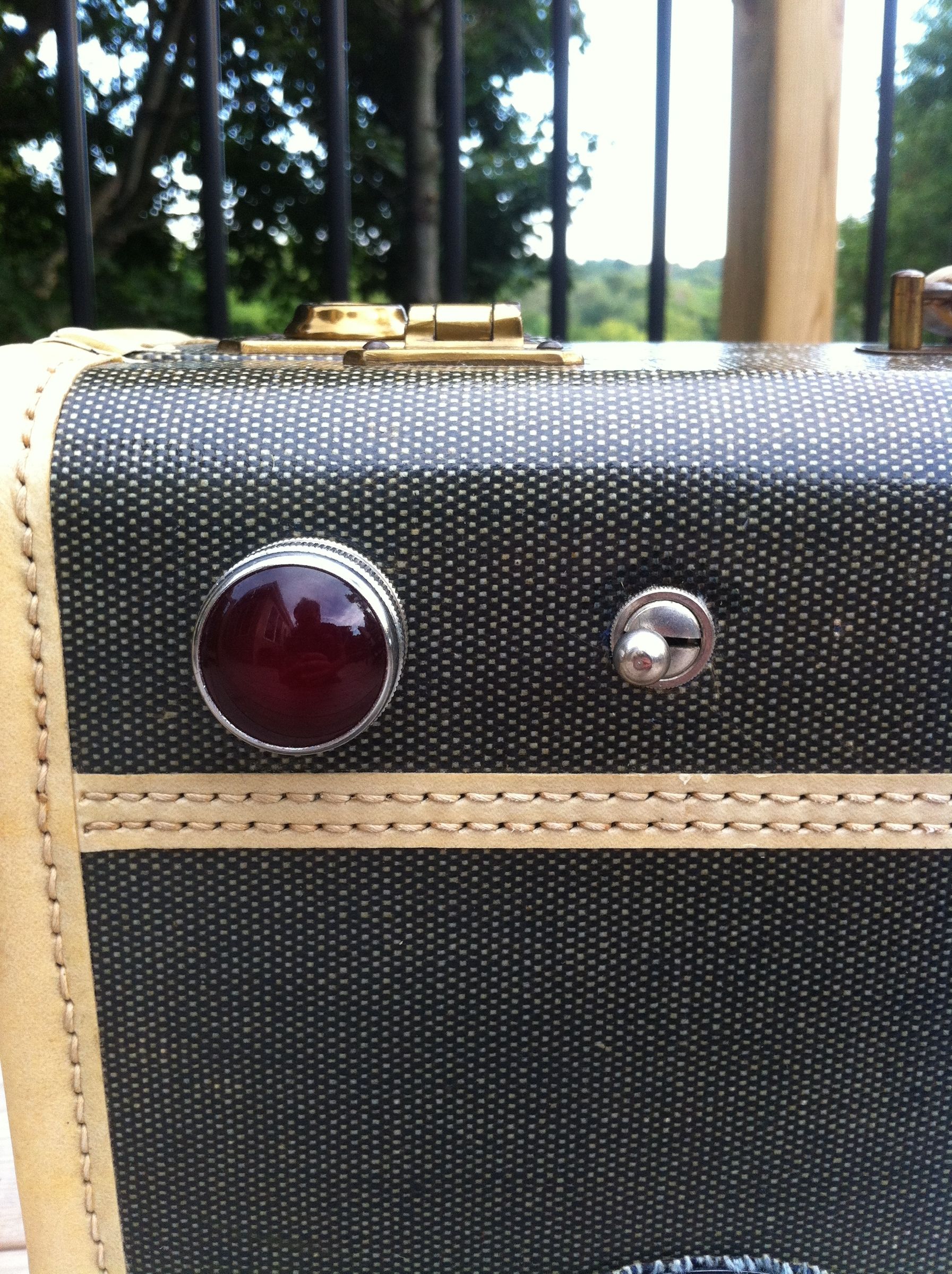 Vintage Beat Box Suitcase : 7 Steps (with Pictures) - Instructables