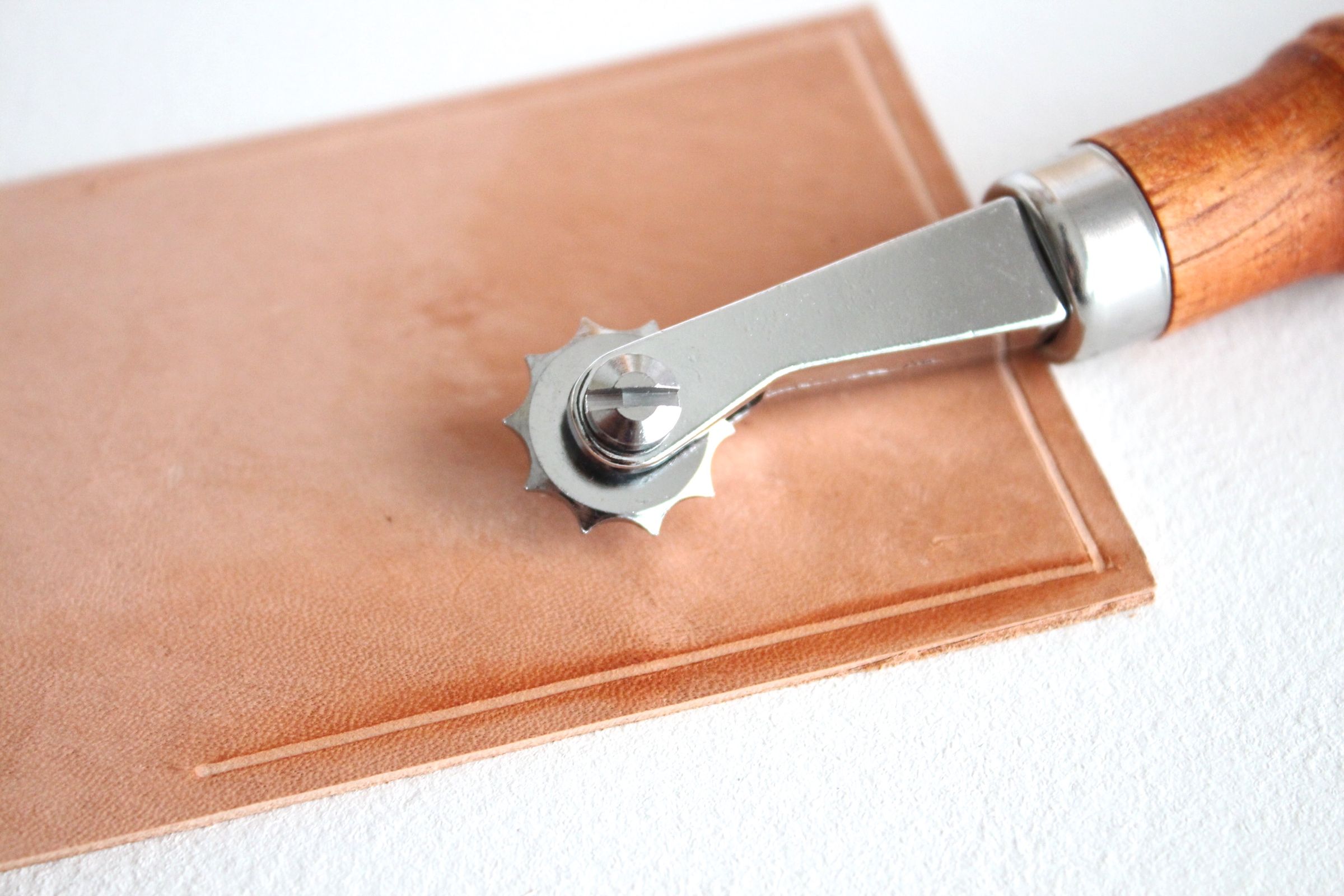 How to Prepare Leather for Sewing : 6 Steps (with Pictures) - Instructables