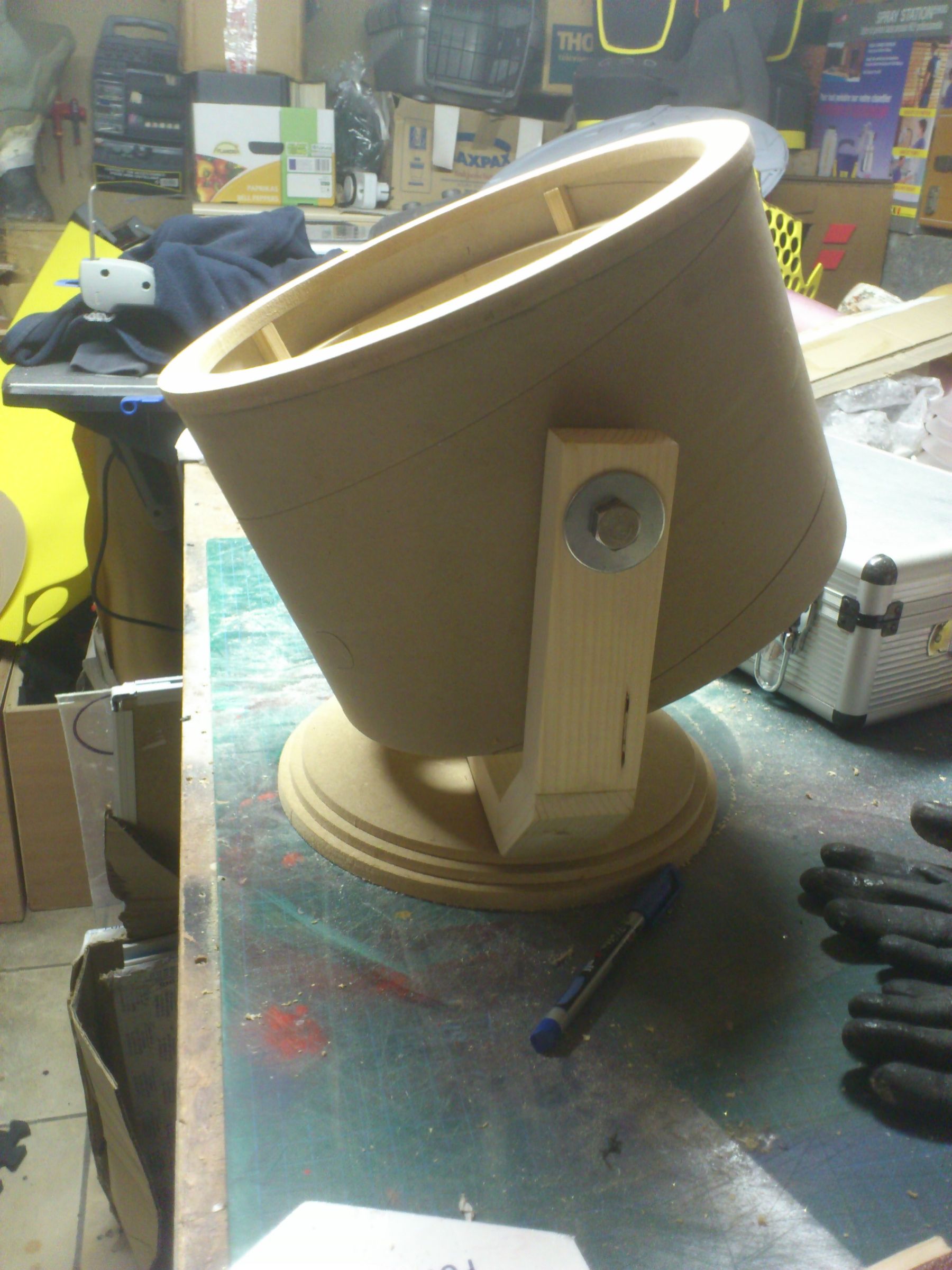 How to Make a BAT-signal : 8 Steps (with Pictures) - Instructables