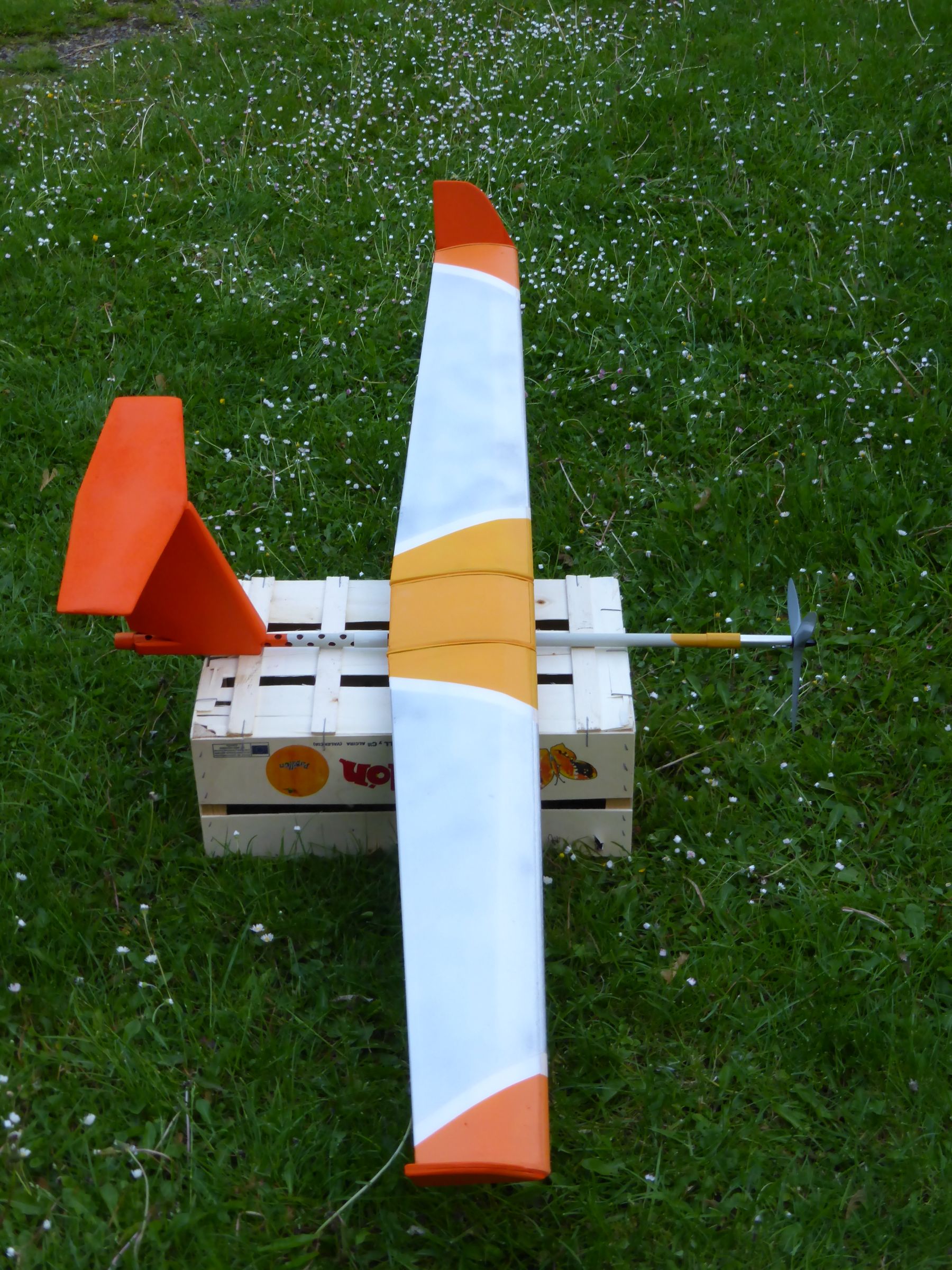 Rubber Band Airplane : 5 Steps (with Pictures) - Instructables