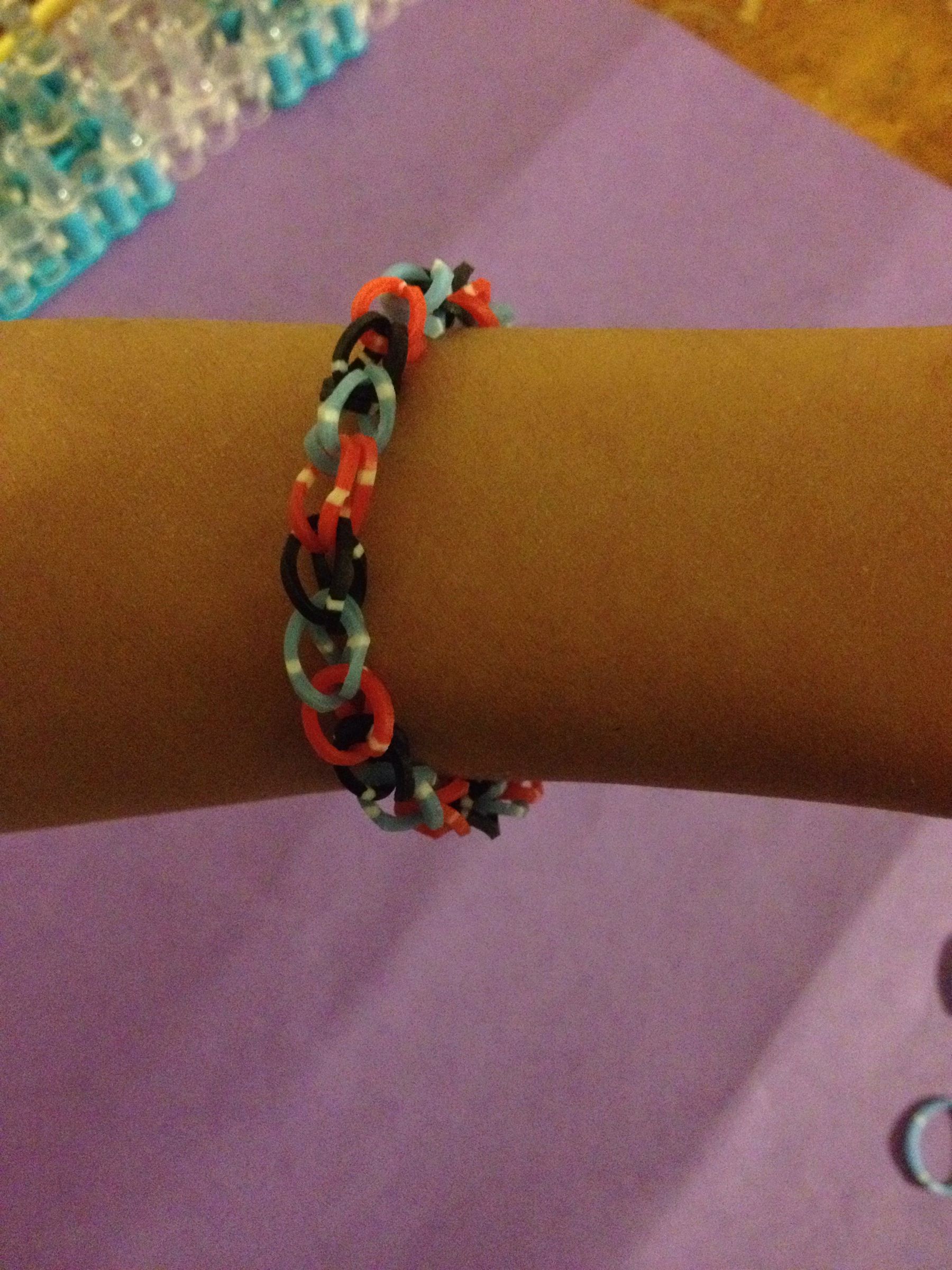 Single Rainbow Loom : 4 Steps - Instructables