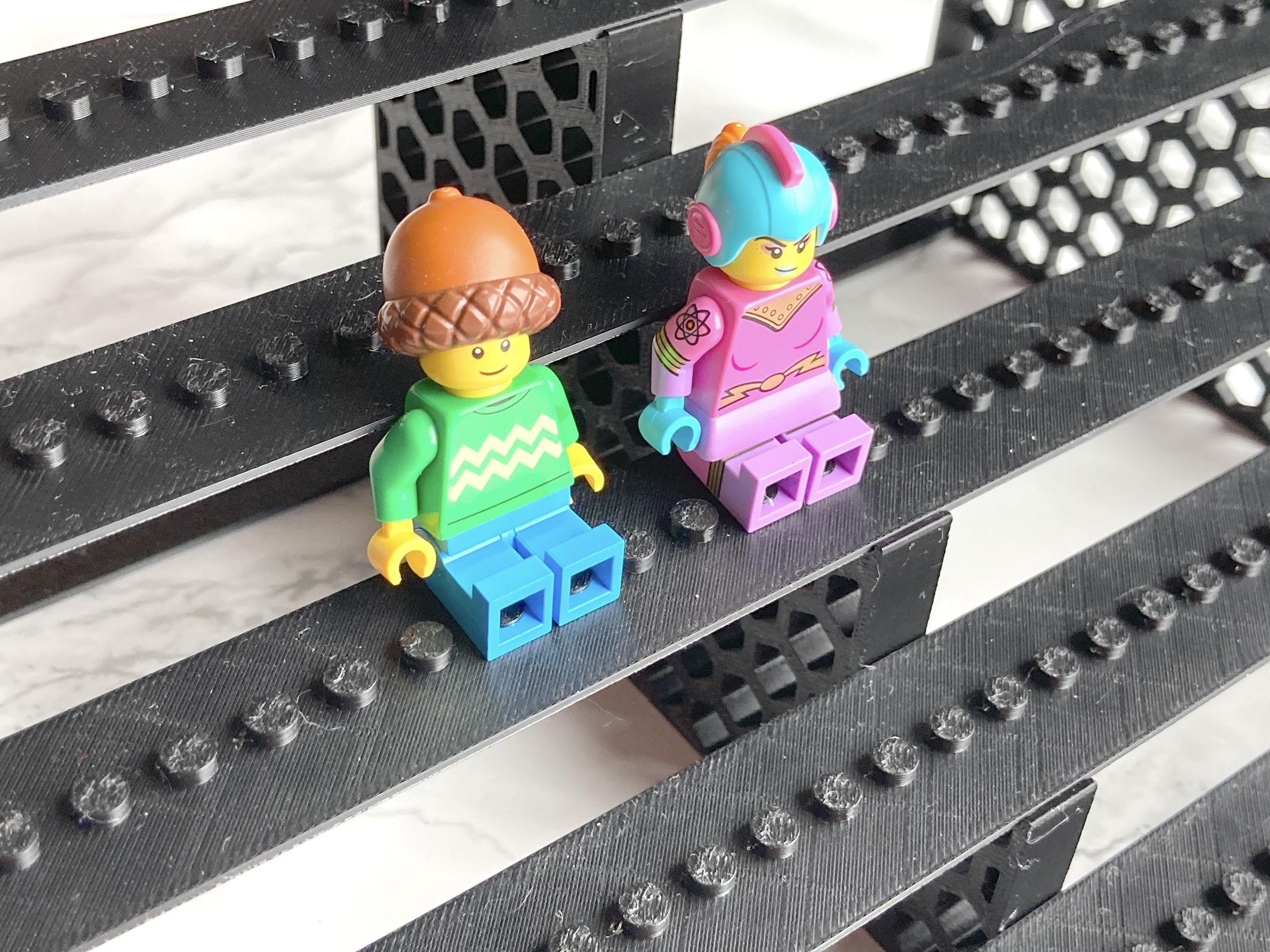 LEGO Minifig Stand / Display : 10 Steps (with Pictures) - Instructables