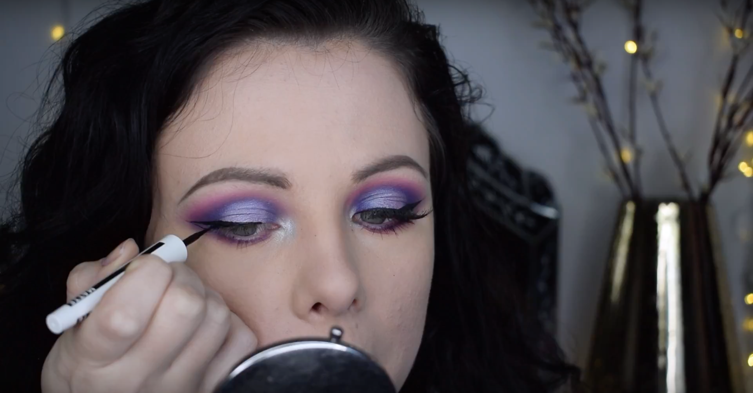 Blue Cut Crease Makeup Tutorial : 10 Steps - Instructables