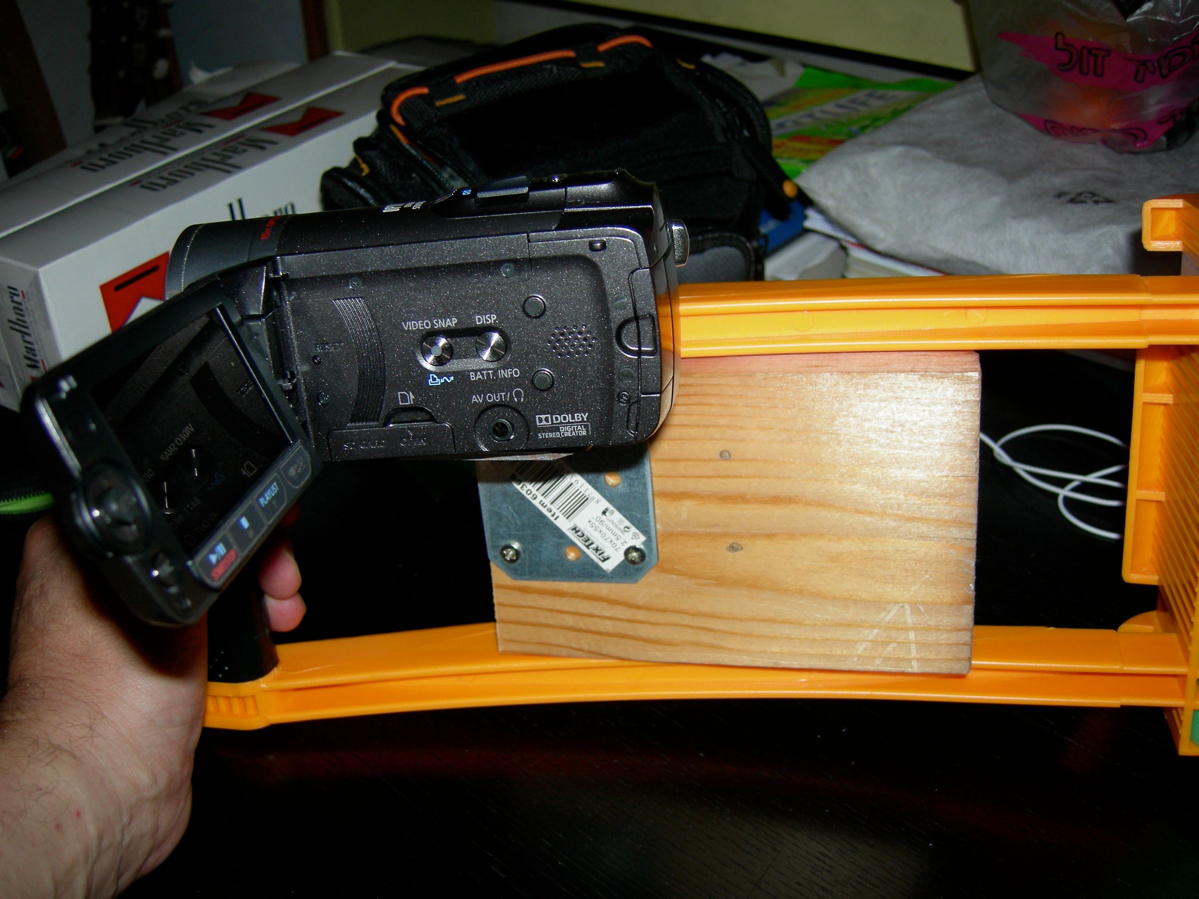 Shoulder Rig for DSLR & Camcorders : 3 Steps (with Pictures ...