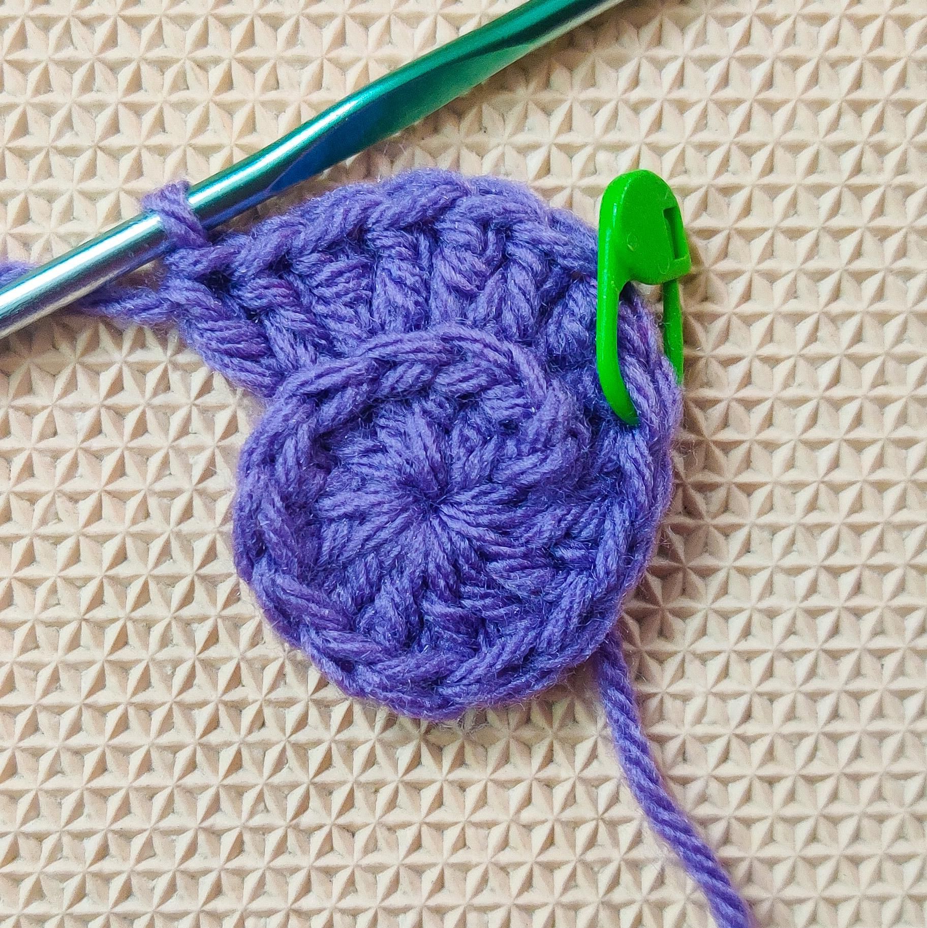 Crochet Seamless Spiral Circle With Raised Ridges : 7 Steps (with ...