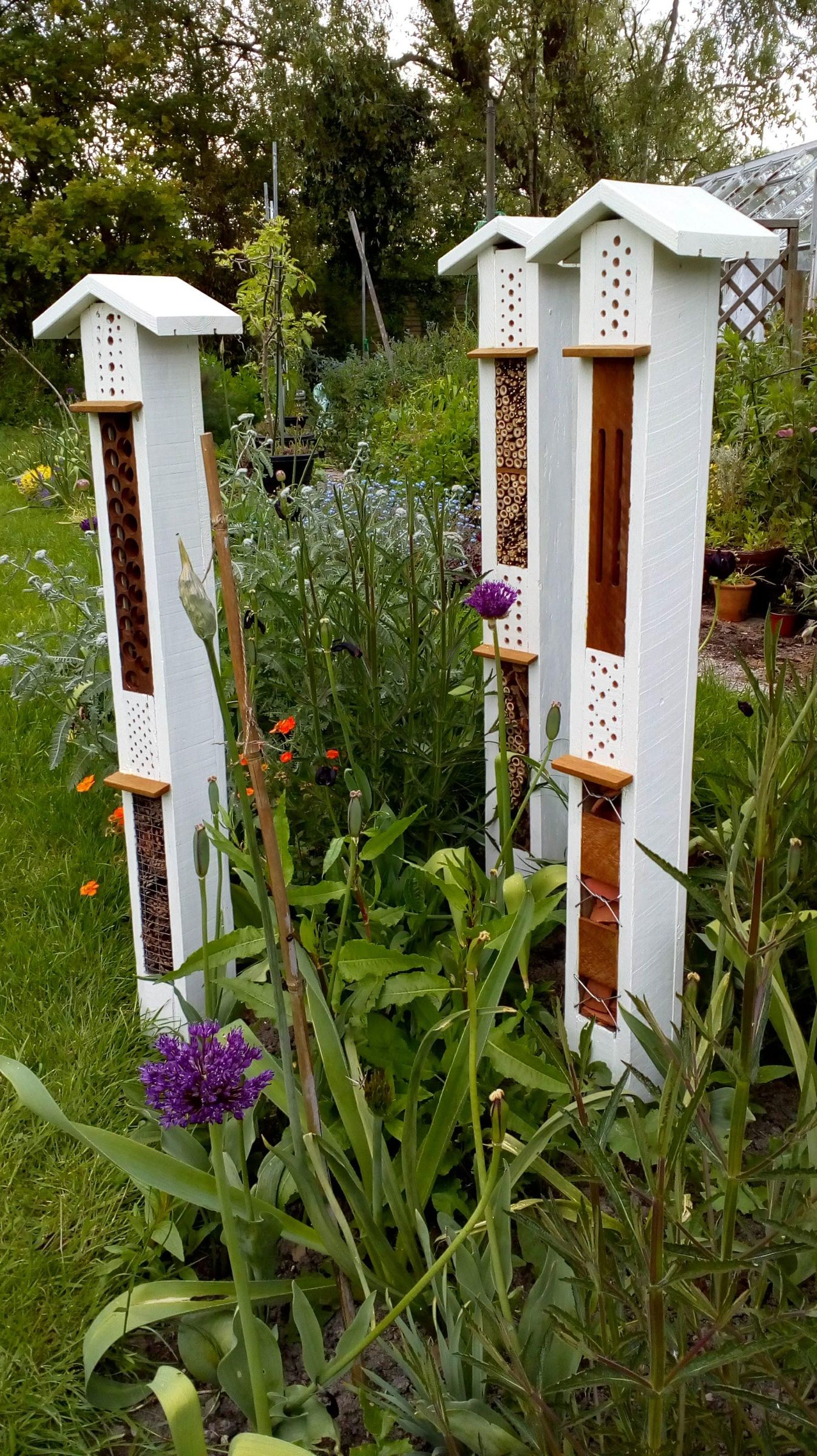 Bee & Bug Tower Hotel : 7 Steps (with Pictures) - Instructables