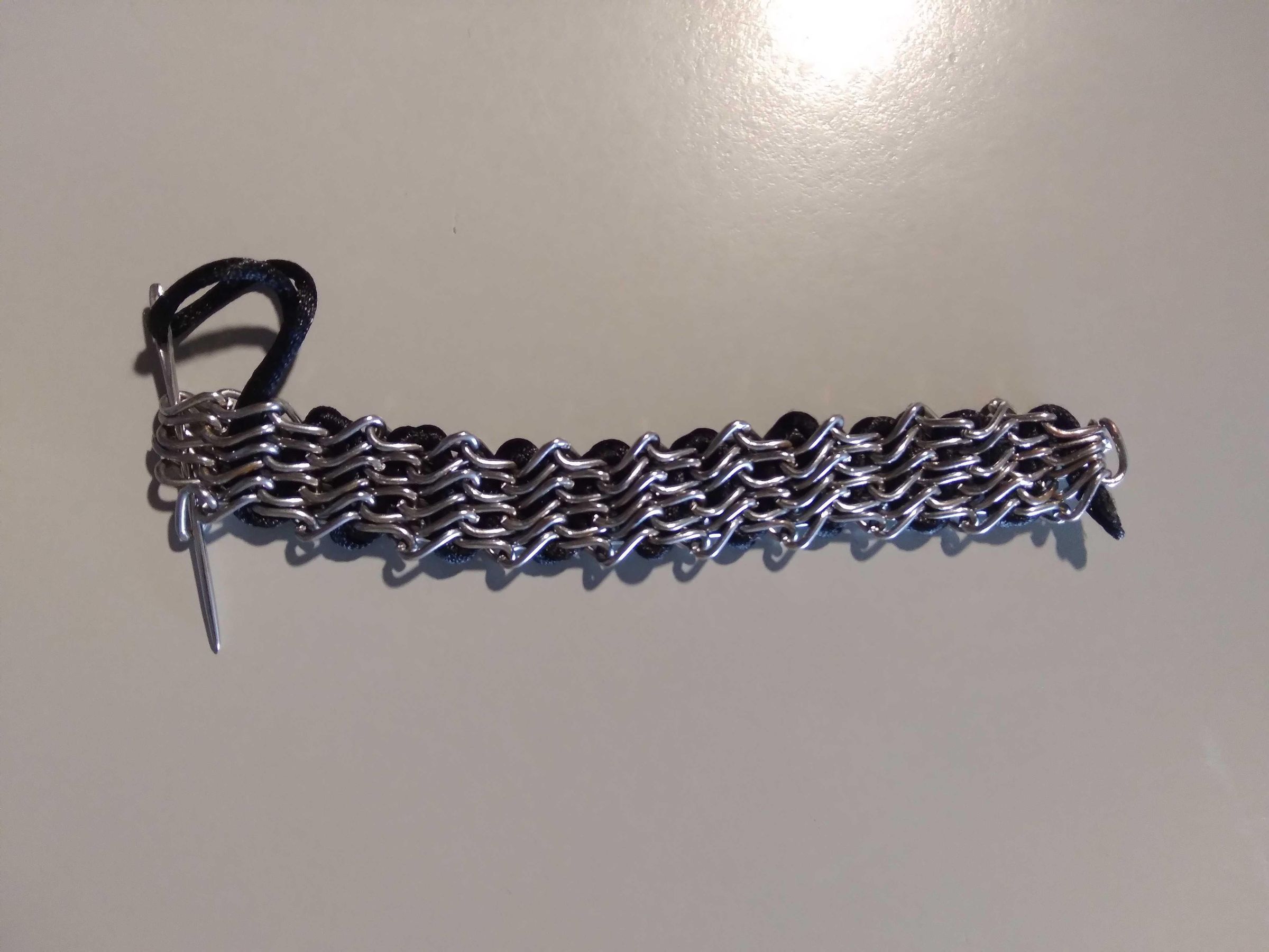 Chain and Intertwined Thread Bracelet : 6 Steps - Instructables