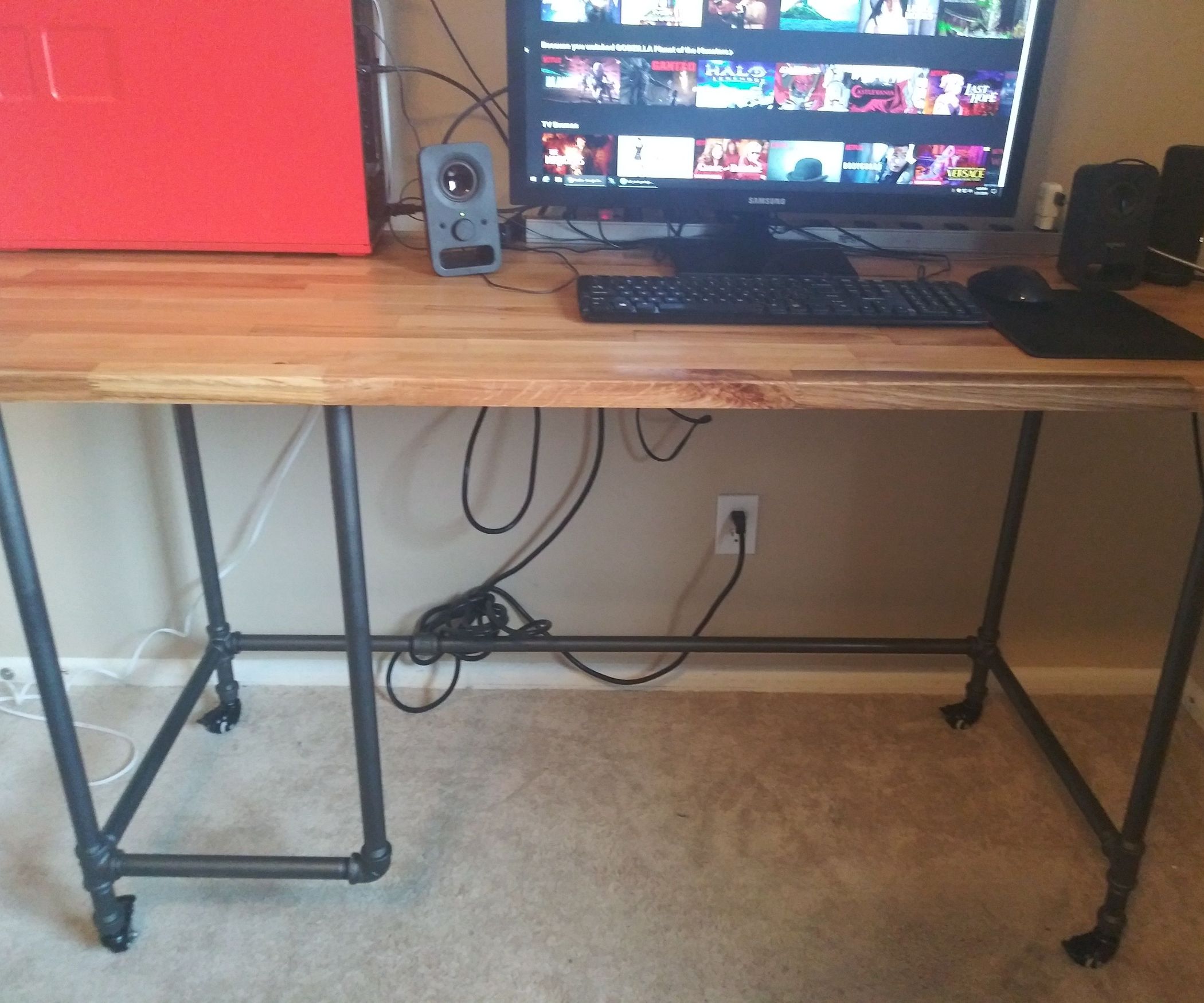 Industrial Computer Desk : 5 Steps - Instructables