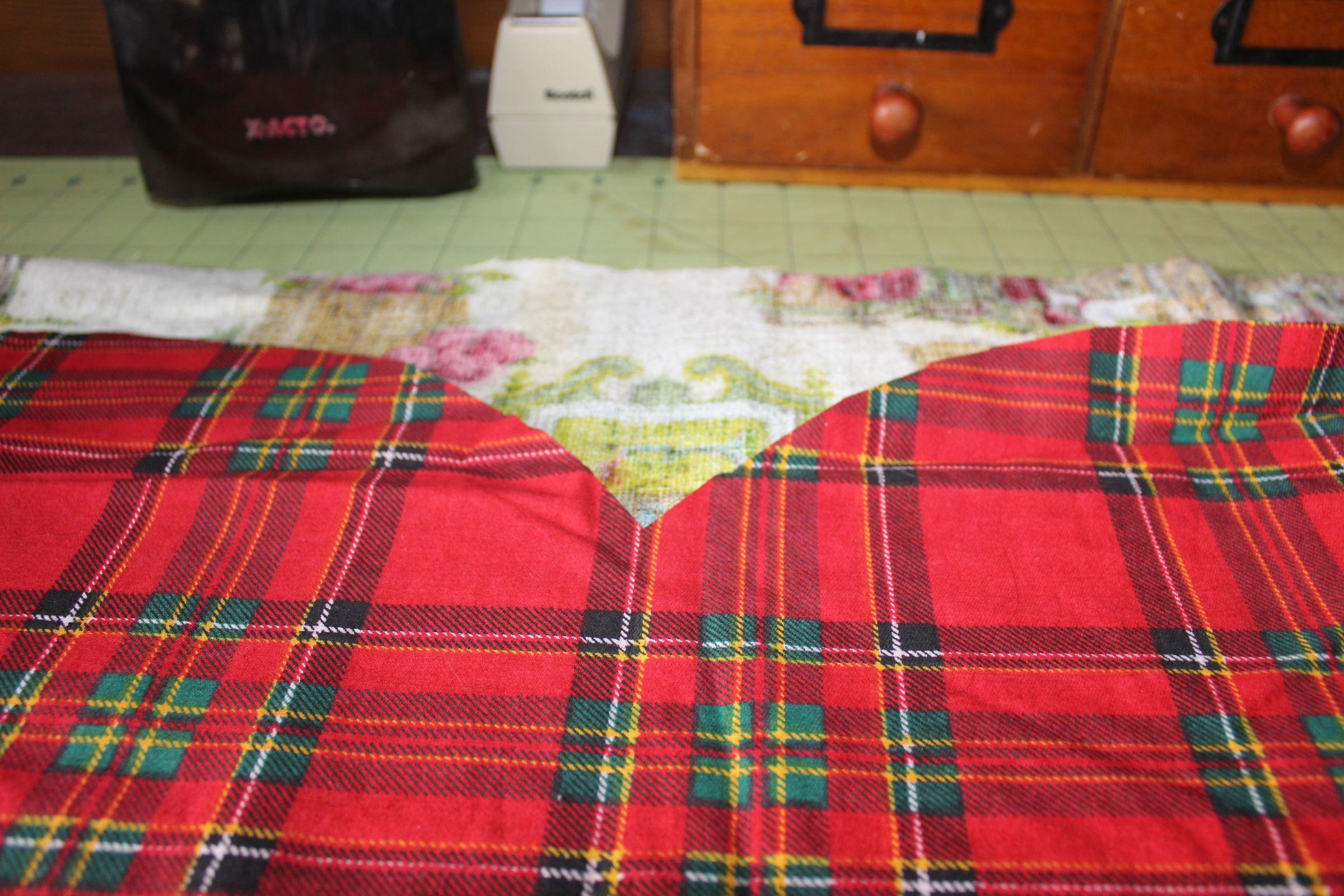 How to Make a Harvest Apron : 4 Steps (with Pictures) - Instructables