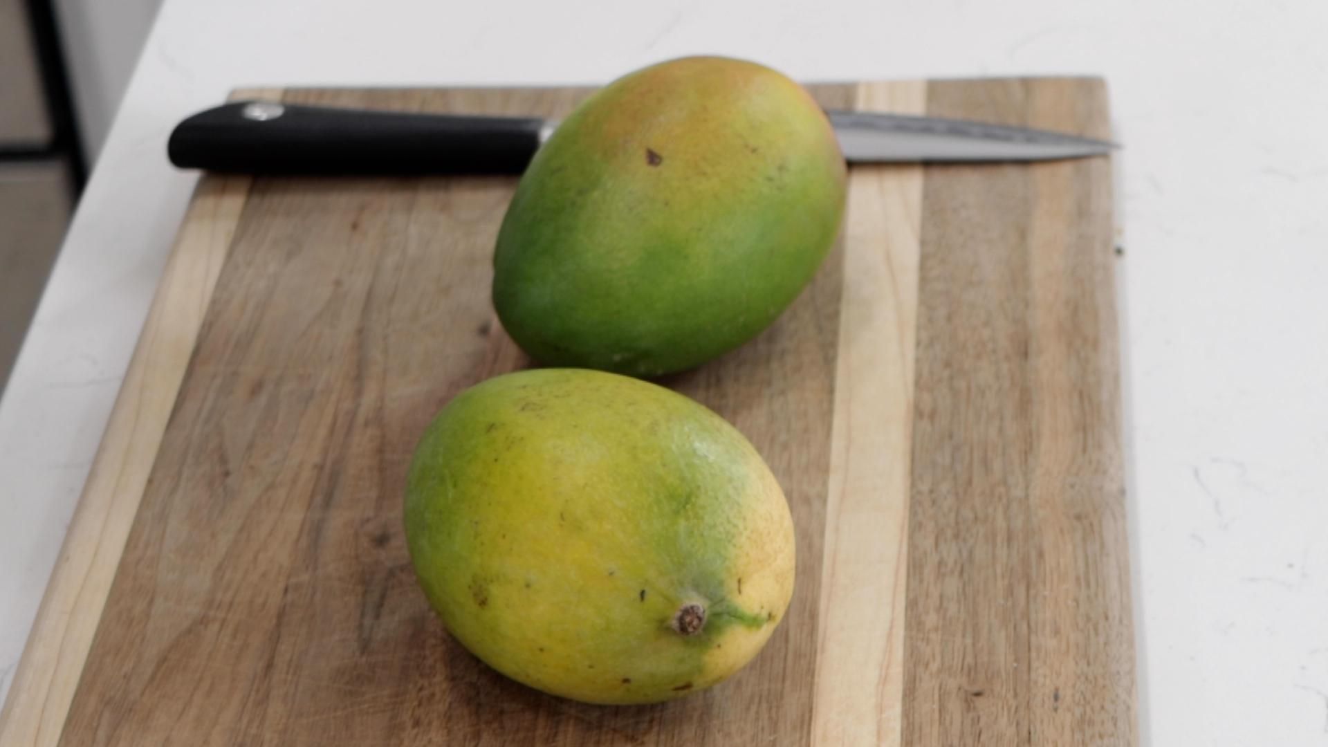 How to Eat a Mango : 7 Steps (with Pictures) - Instructables