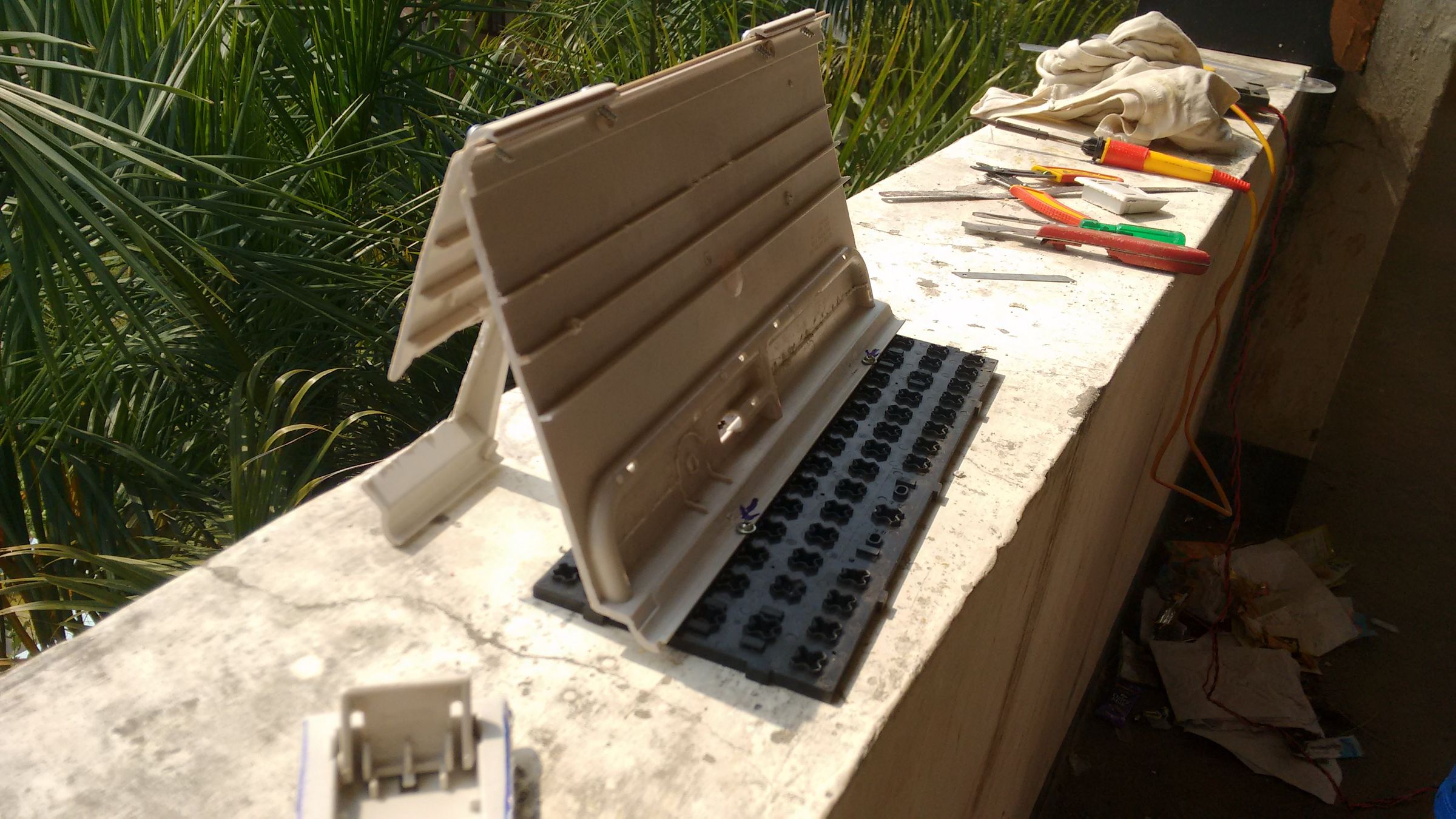 Book Holder : Using Old Keyboards : 6 Steps (with Pictures) - Instructables