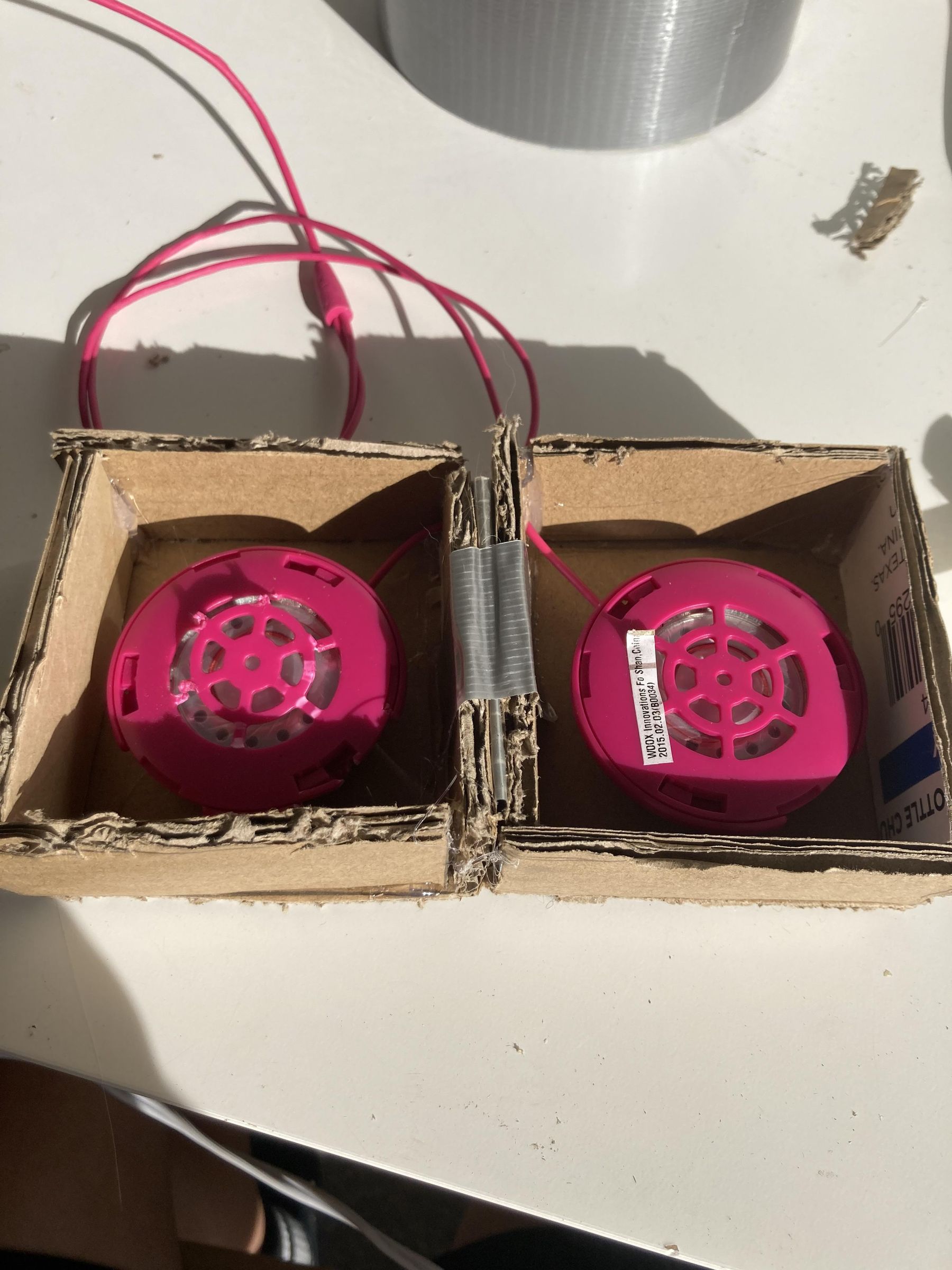 Cardboard Portable Speaker From Headphones | MatteoTheMaker : 4 Steps ...