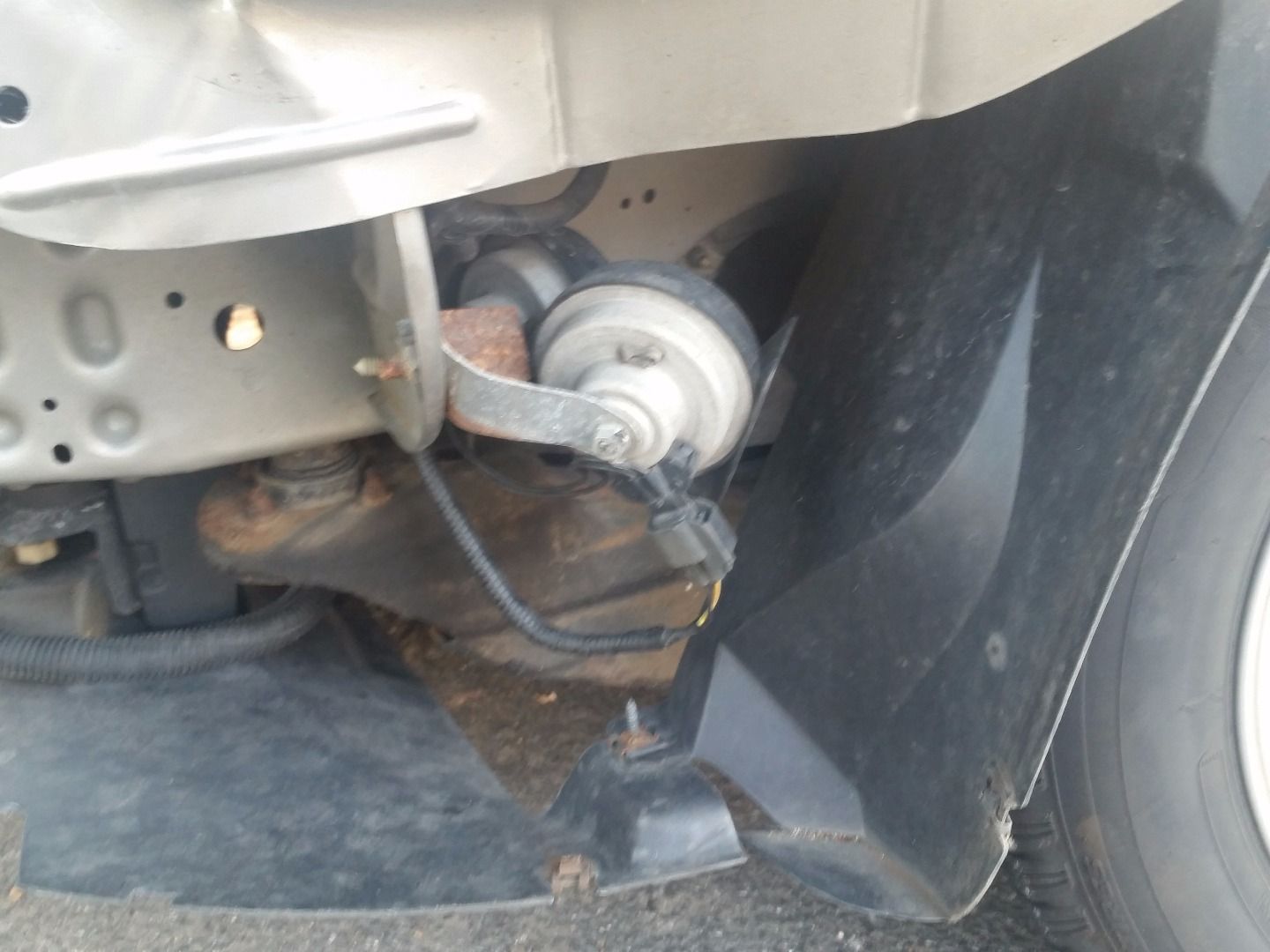 How to Change or Repair Horn on 2004 Ford Taurus : 4 Steps - Instructables