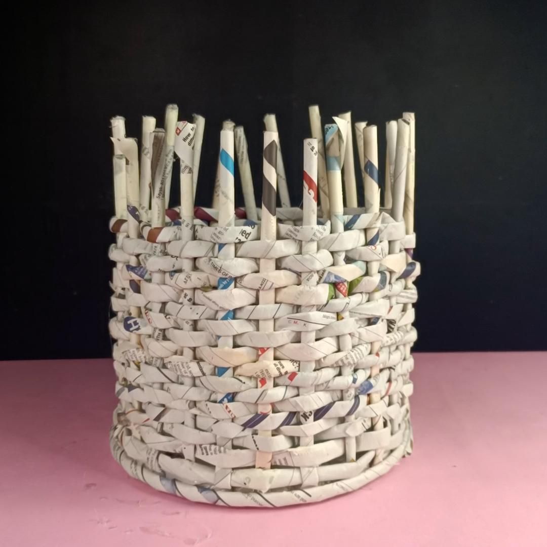 Crafting a Stylish Basket From Recycled Newspapers : 10 Steps (with ...