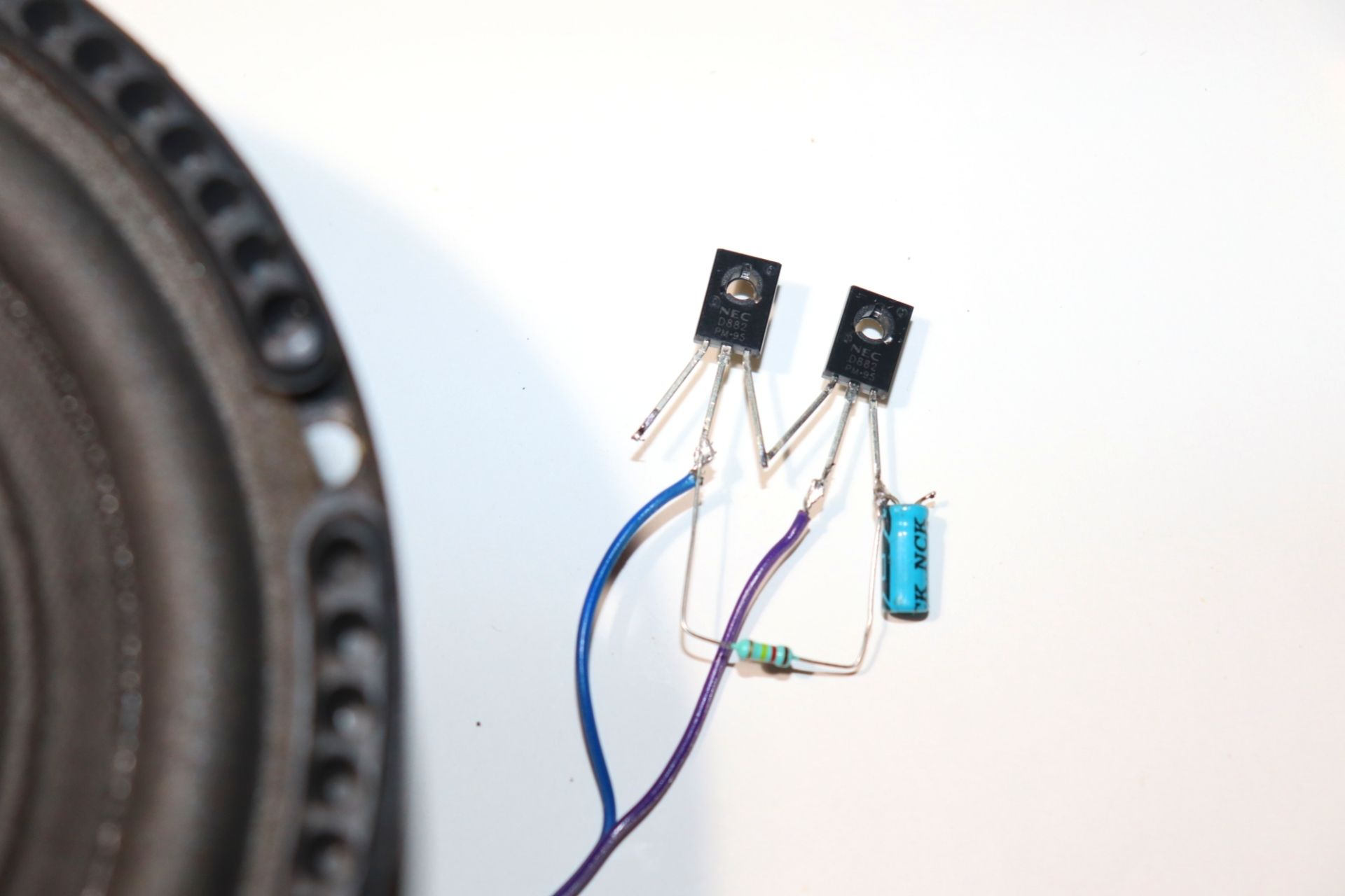 How to Make D882 Double Transistor to Audio Amplifier : 9 Steps ...